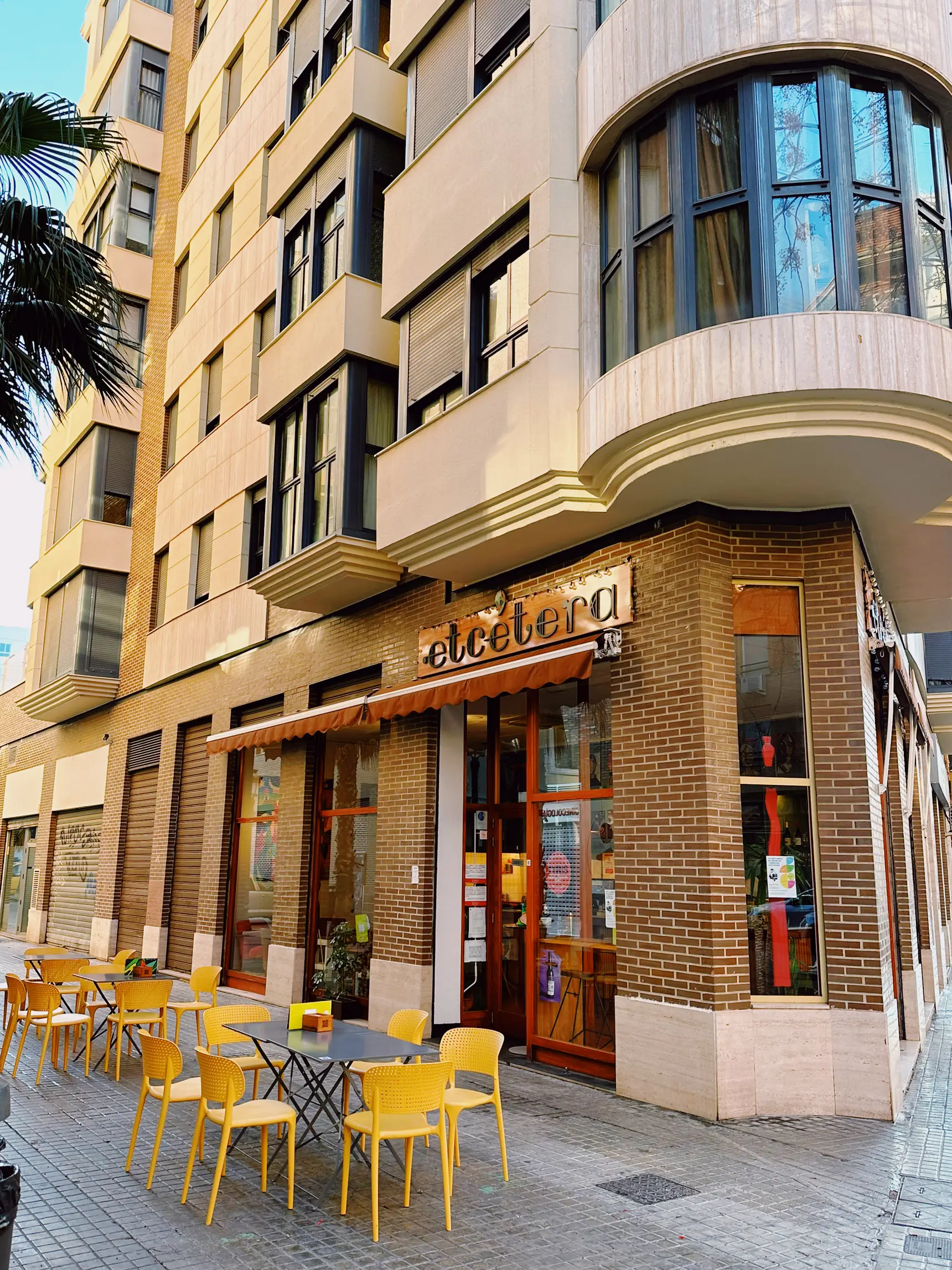 Cafe hopping ☕️ in Valencia 🍊 | แกลเลอรีที่โพสต์โดย Ian | Lemon8