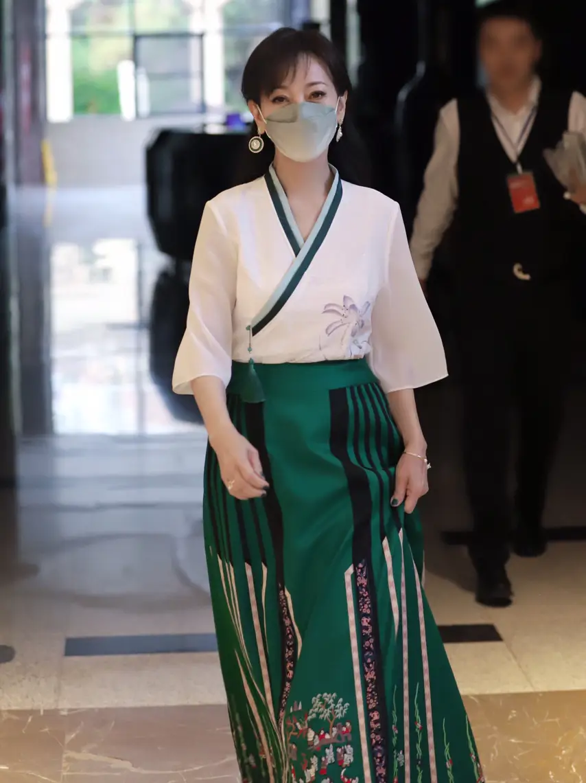 Ageless goddess Zhao Yazhi | Designer LIN QIが投稿したフォトブック | Lemon8