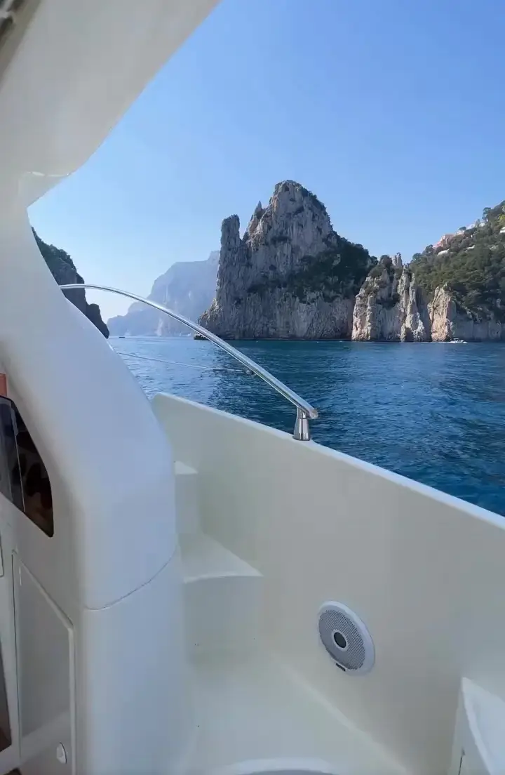 life needs romance | วิดีโอที่เผยแพร่โดย Aaron Li | Lemon8