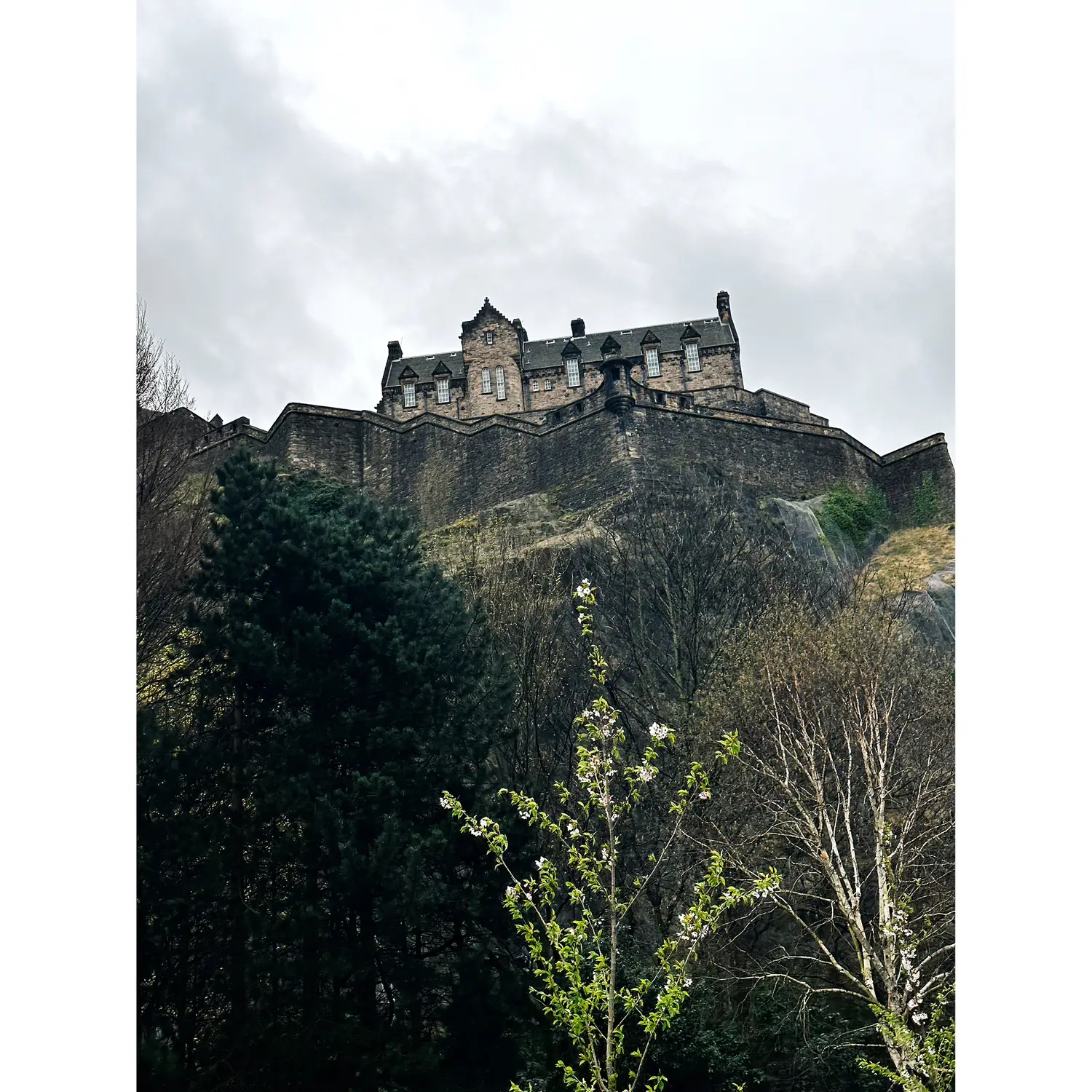 Edinburgh Castle 🏰 | Gallery posted by Shauna Farrell | Lemon8
