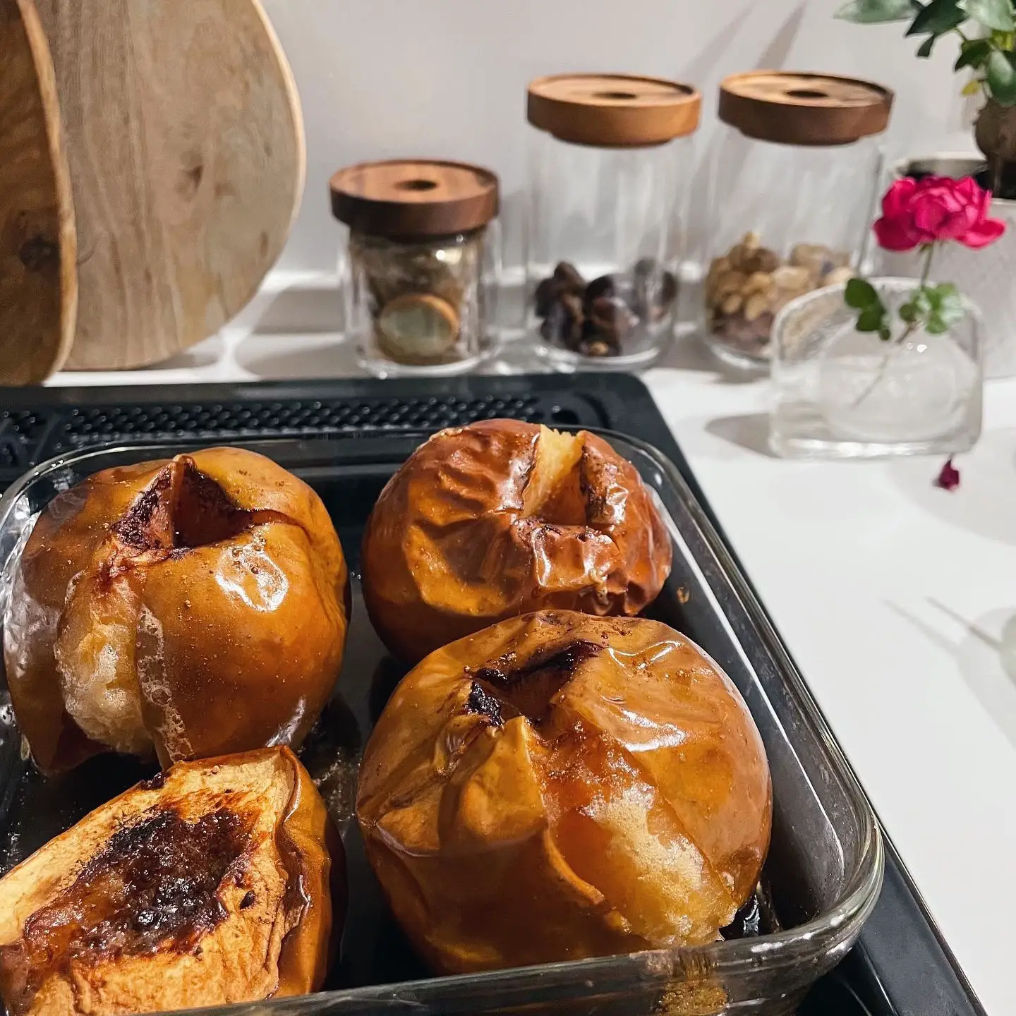 ขนมง่ายๆ! แอปเปิ้ลอบ | แกลเลอรีที่โพสต์โดย TOMOMI／スタイリスト | Lemon8