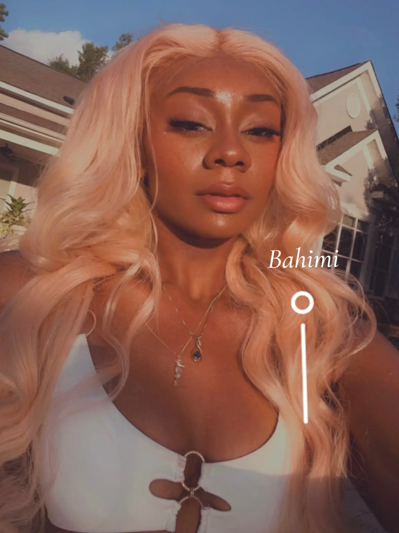 𝓢𝓲𝓽𝓽𝓲𝓷𝓰 𝓹𝓻𝓮𝓽𝓽𝔂 𝓫𝔂 𝓽𝓱𝓮 𝓹𝓸𝓸𝓵 | แกลเลอรีที่โพสต์โดย Venus | Lemon8