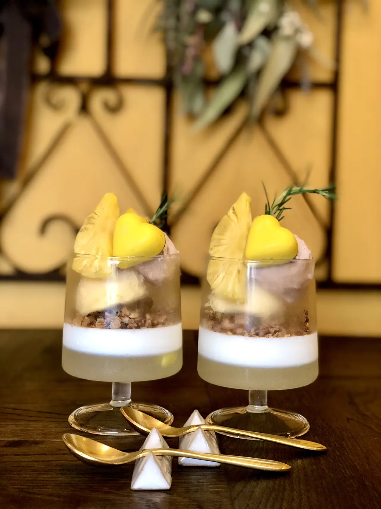 คาเฟ่ที่มีสไตล์พร้อมกำแพงที่สวยงามของ William Morris🍋 | แกลเลอรีที่ ...