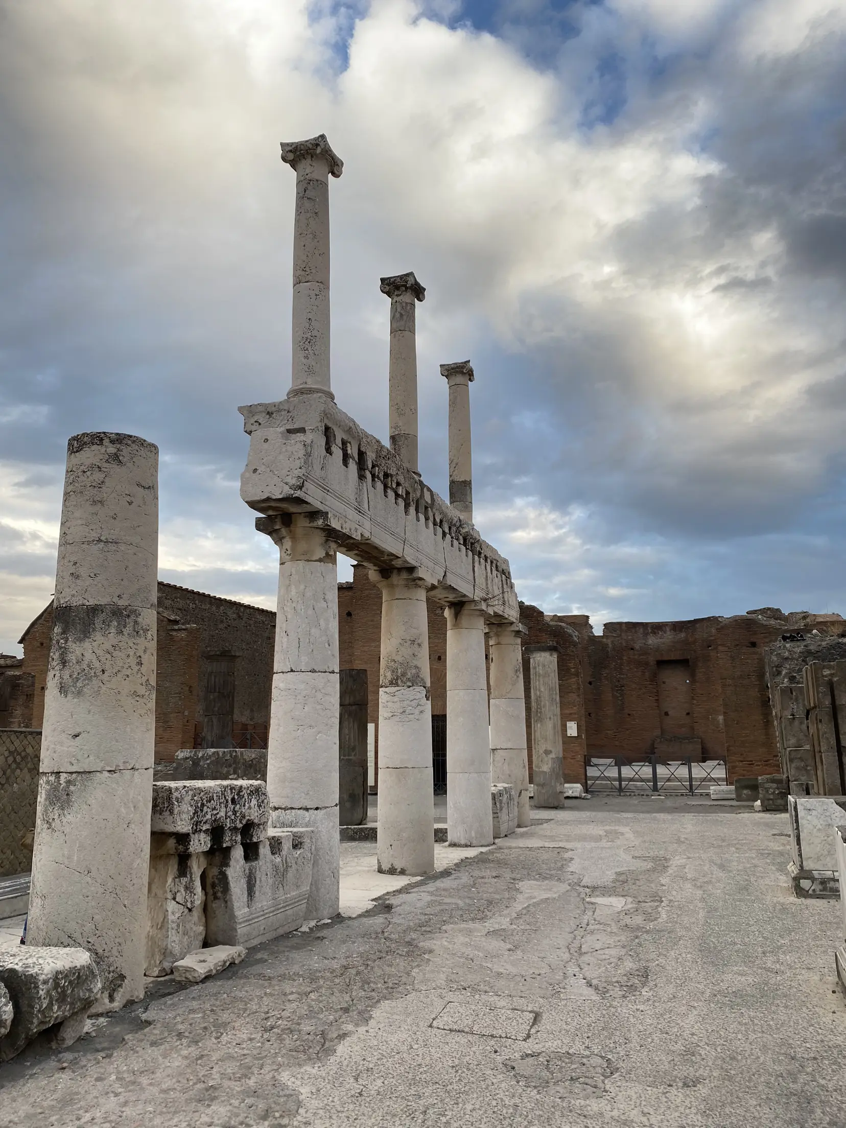 Sneak peak of Pompeii | แกลเลอรีที่โพสต์โดย Charlotte Ellen | Lemon8