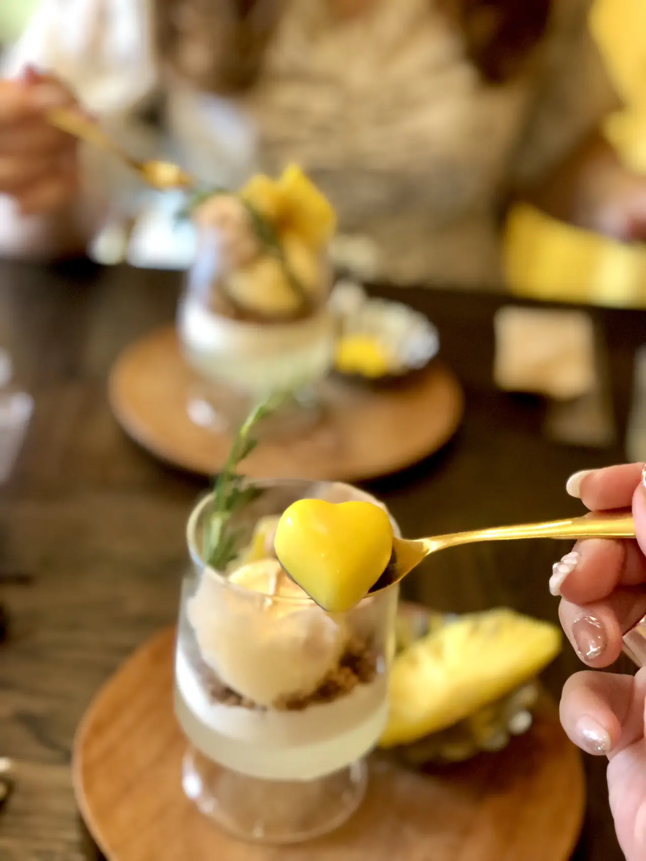 คาเฟ่ที่มีสไตล์พร้อมกำแพงที่สวยงามของ William Morris🍋 | แกลเลอรีที่ ...