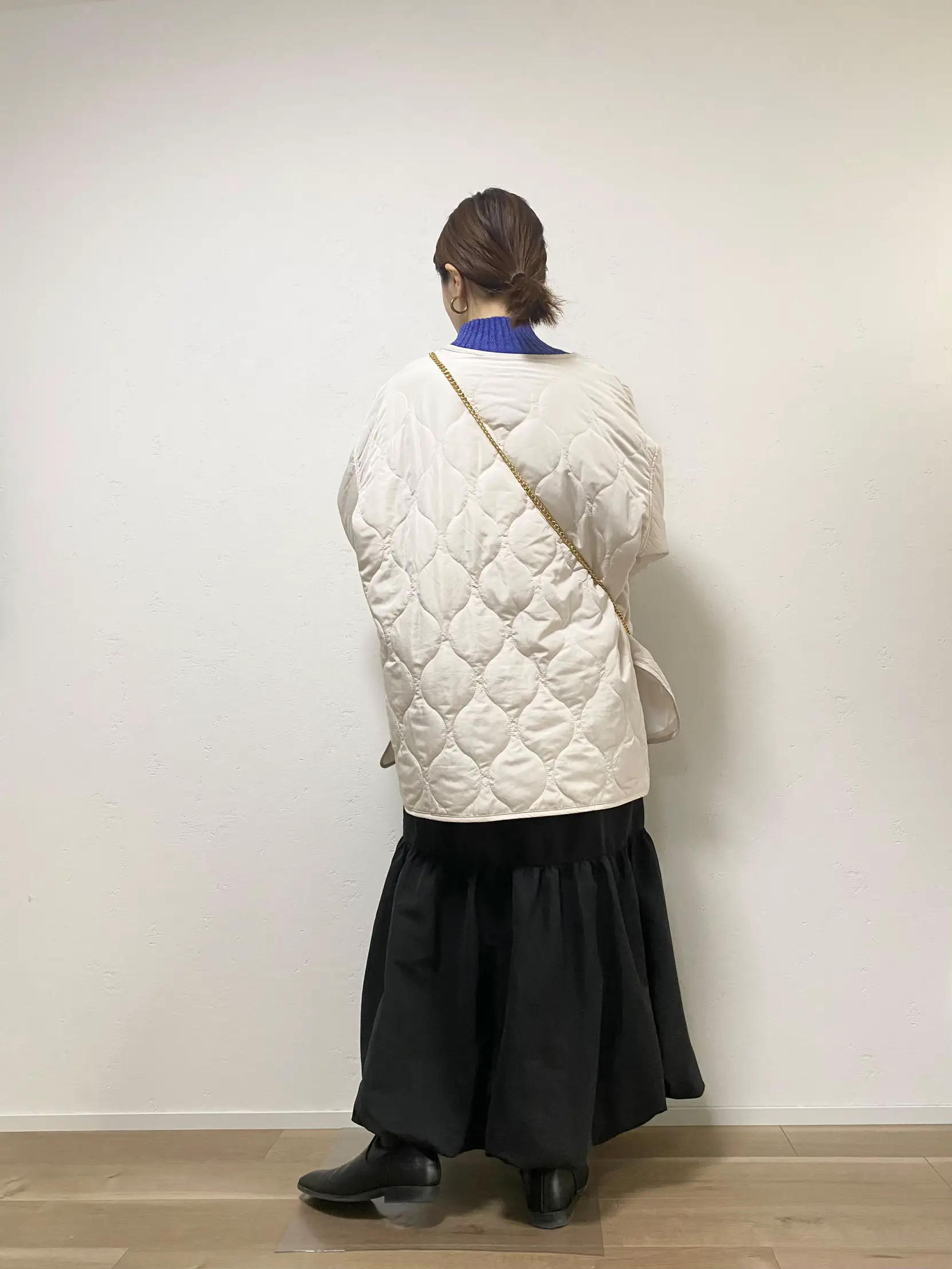 GUの大人気ニットとしまむら高見えバルーンスカートでBlue×Blackコーデ | sayukiが投稿したフォトブック | Lemon8