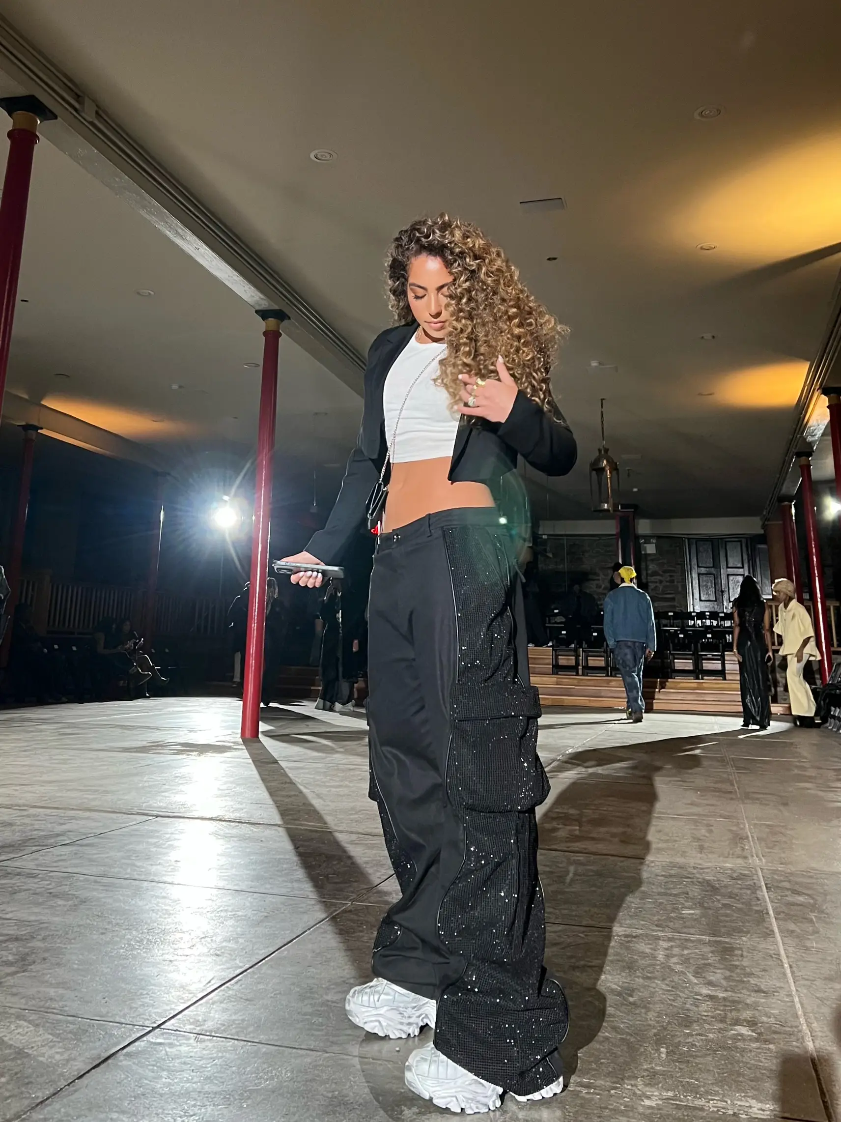 STYLING CARGO PANTS | the ultimate fashion alert 🖤 | แกลเลอรีที่โพสต์โดย Michaela Ceci | Lemon8