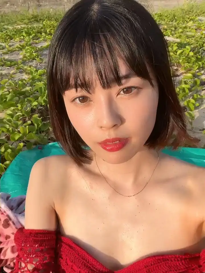 赤のオフショルビキニ🍒 | risaの投稿動画 | Lemon8