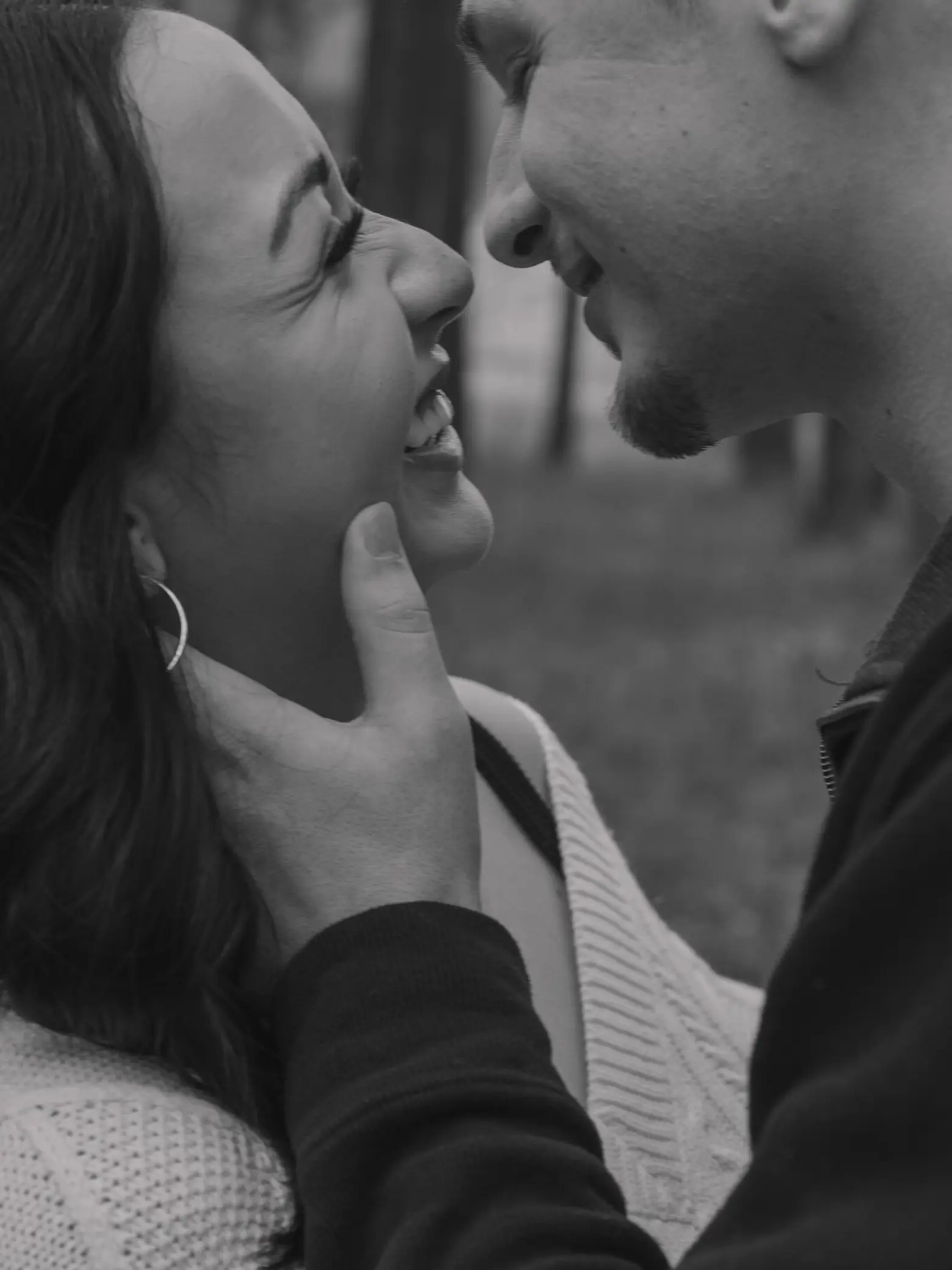 My Favorite B&W Photos From This Couple Session | แกลเลอรีที่โพสต์โดย Olivia | Lemon8