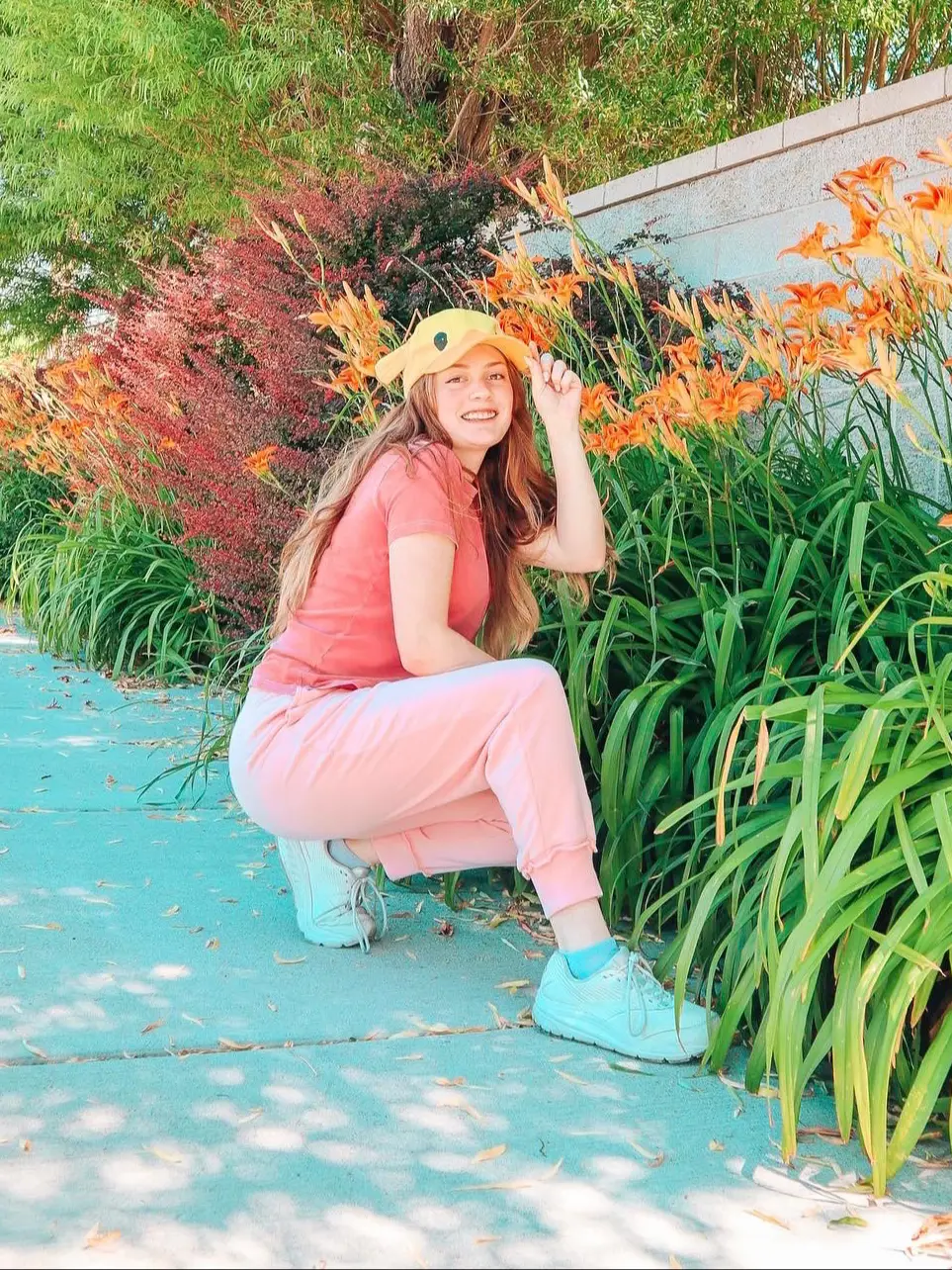 Pink outfit + orange flowers! | แกลเลอรีที่โพสต์โดย ryansfairytale | Lemon8