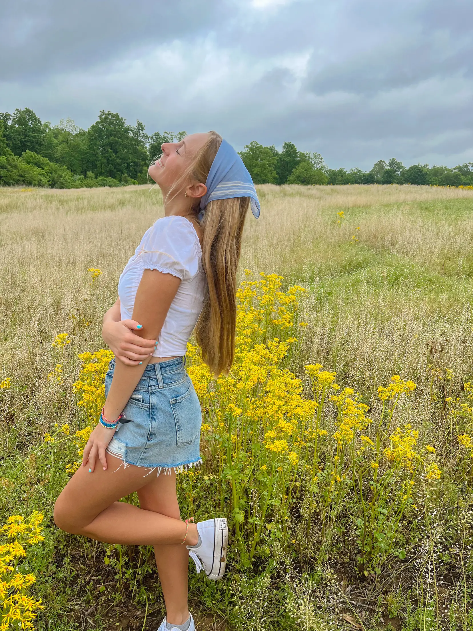 Bright flowers for a gloomy day 🌧️🌼💛🌱 | Gallery posted by Pey | Lemon8