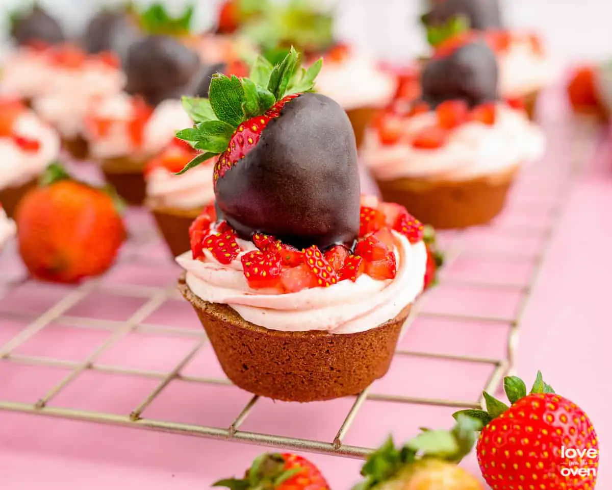 Chocolate Strawberry Cupcakes 🍓 | Gallery posted by LoveFromTheOven ...