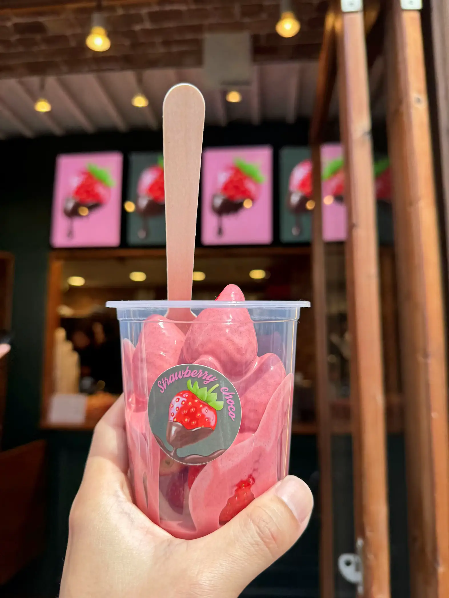 【原宿】3月31日ニューオープン！今話題のチョコがけイチゴのお店🍓 Strawberry Choco | Noona_cafeが投稿したフォトブック | Lemon8