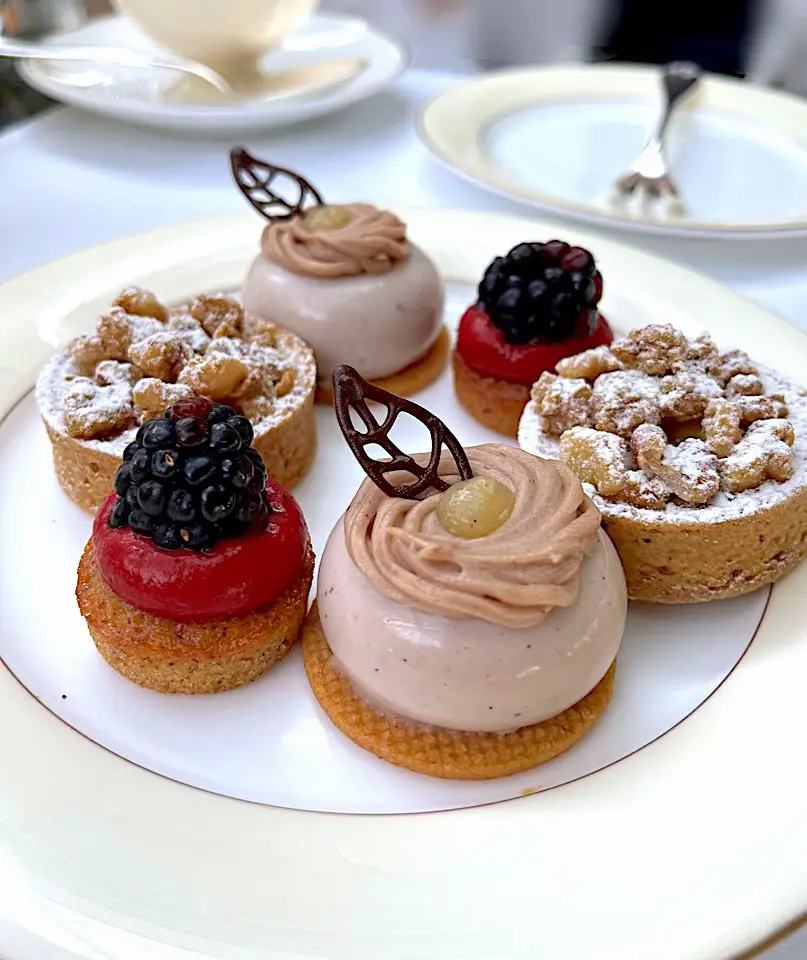 【新宿】お代わりできる！アフタヌーンティー | Yuminが投稿したフォトブック | Lemon8