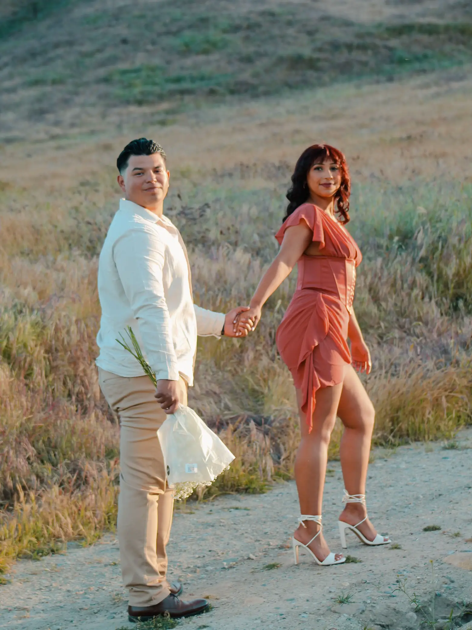 Pose ideas for couples 🫶🏽 | Gallery posted by Myaaa 🤍 🏹💌 | Lemon8