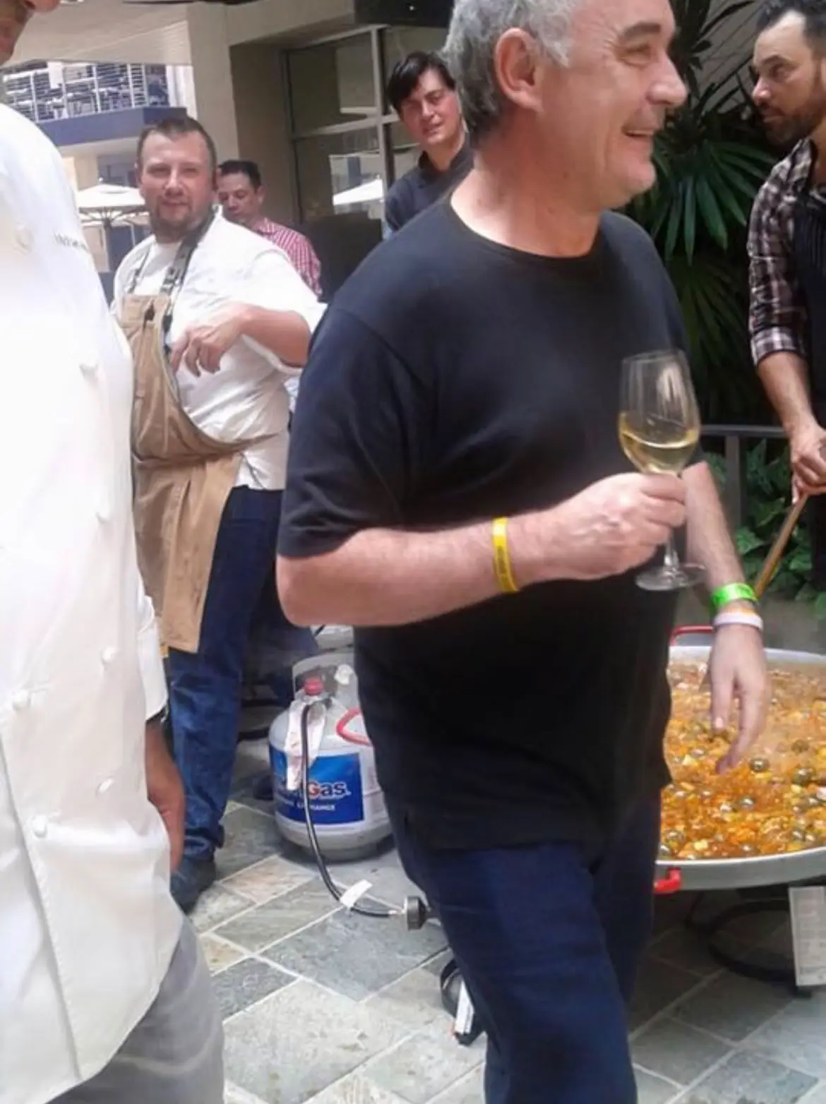 Paella 🥘 Party w Famous Spanish Chef Ferran Adrià | แกลเลอรีที่โพสต์โดย Live4Travel 💎 | Lemon8