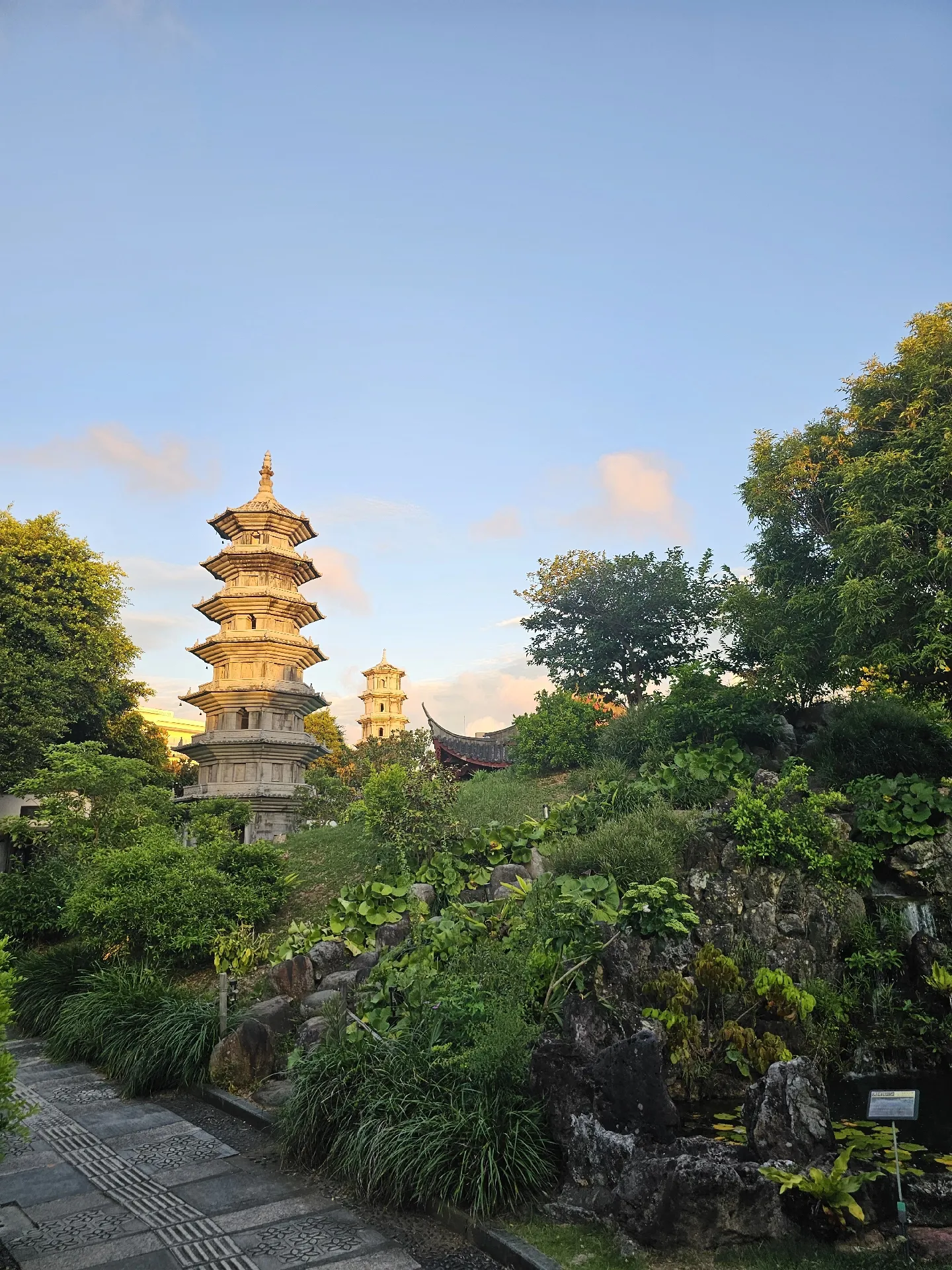 那覇市にある、福州園で夜のお散歩 | n. ayakaが投稿したフォトブック | Lemon8