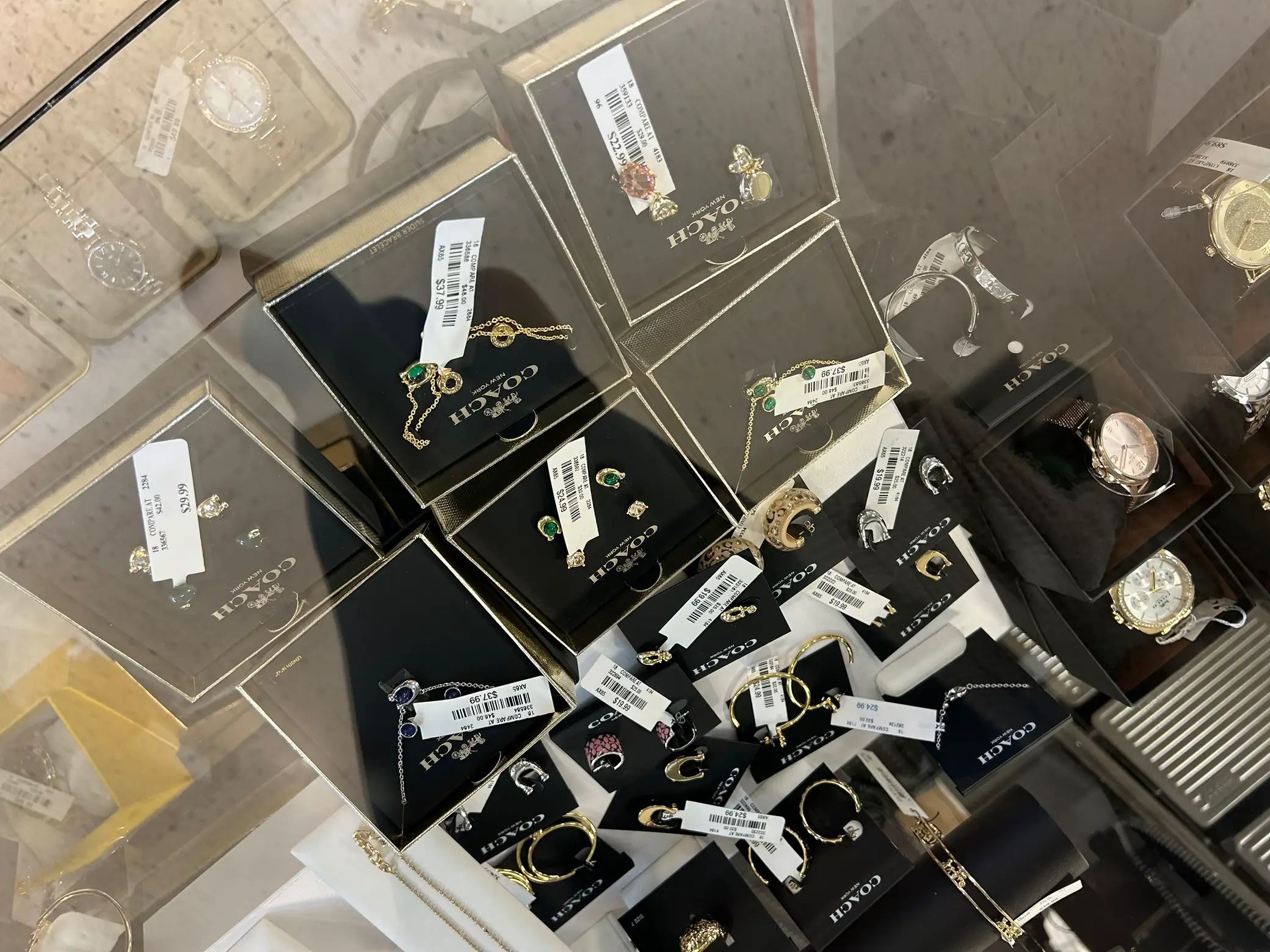 Deals on accessories | Galeri disiarkan oleh divine_elegance | Lemon8