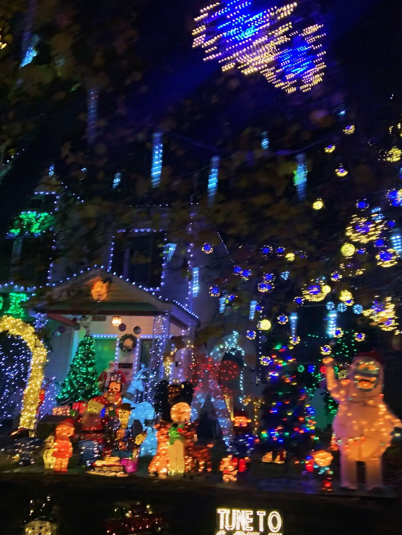 HOLIDAY LIGHTS COMPETITION | Video published by Jessica Jean | Lemon8