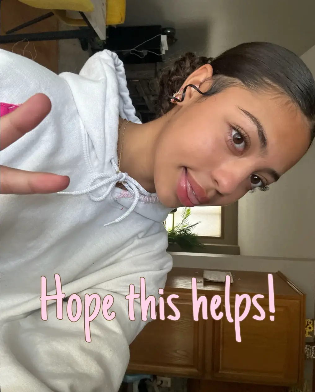 Messy Bun Tutorial 💇🏽‍♀️ | Gallery posted by Nevaeh M | Lemon8