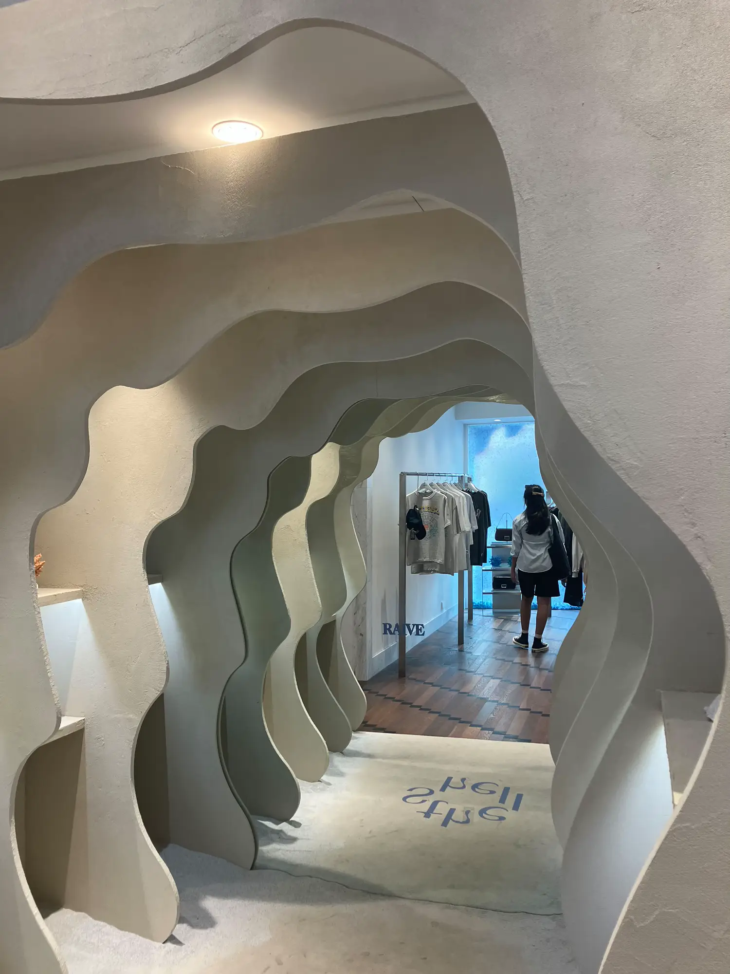 📍韓国ブランド offline shop 聖水スポットRAIVE STUDIO | ruru🐣が投稿したフォトブック | Lemon8