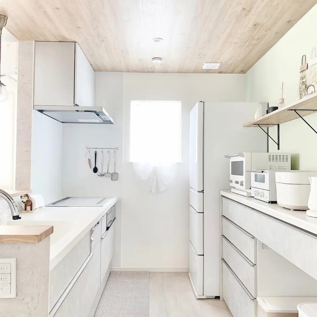 ホワイトスタッコ×パステルグリーン😳💭 | HARUTAS |キッチン収納が投稿したフォトブック | Lemon8