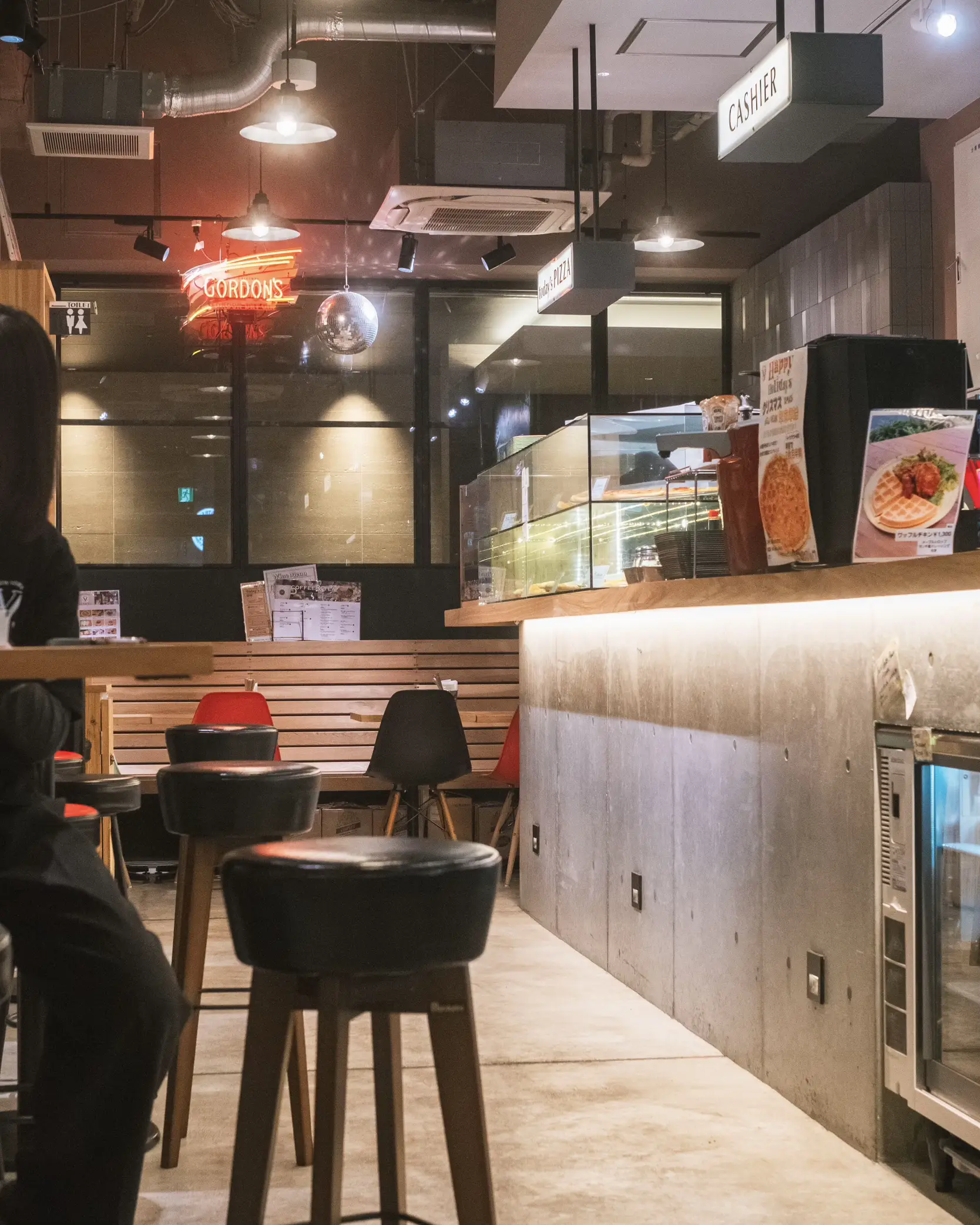 ฉันคิดว่ามันเป็นร้านพิซซ่า แต่มันเป็นร้านกาแฟ | แกลเลอรีที่โพสต์โดย Tsudoi多摩のカフェグルメ | Lemon8