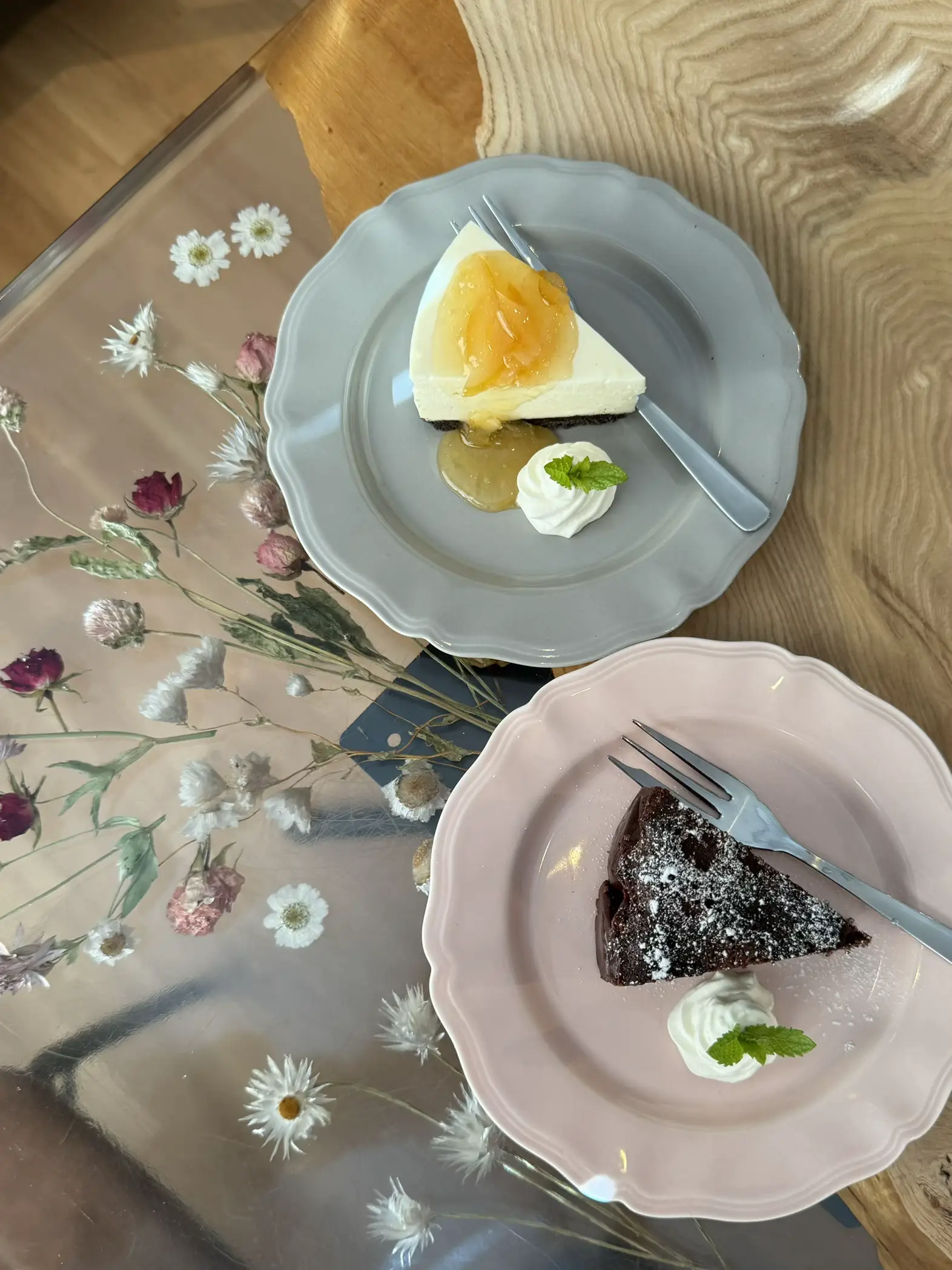 Gunma Isesaki A cozy cafe with a cute table | Gallery posted by jiji ...
