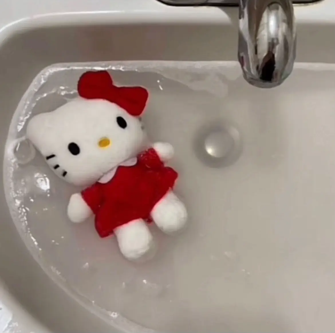 サンリオ キティちゃんギャルイラスト - Lemon8検索