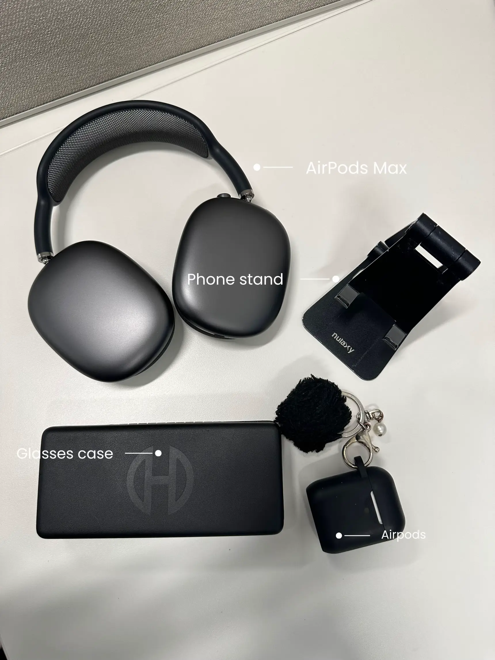 What’s in my bag ~ Tech Girlie | Gallery posted by Yessira Assani | Lemon8