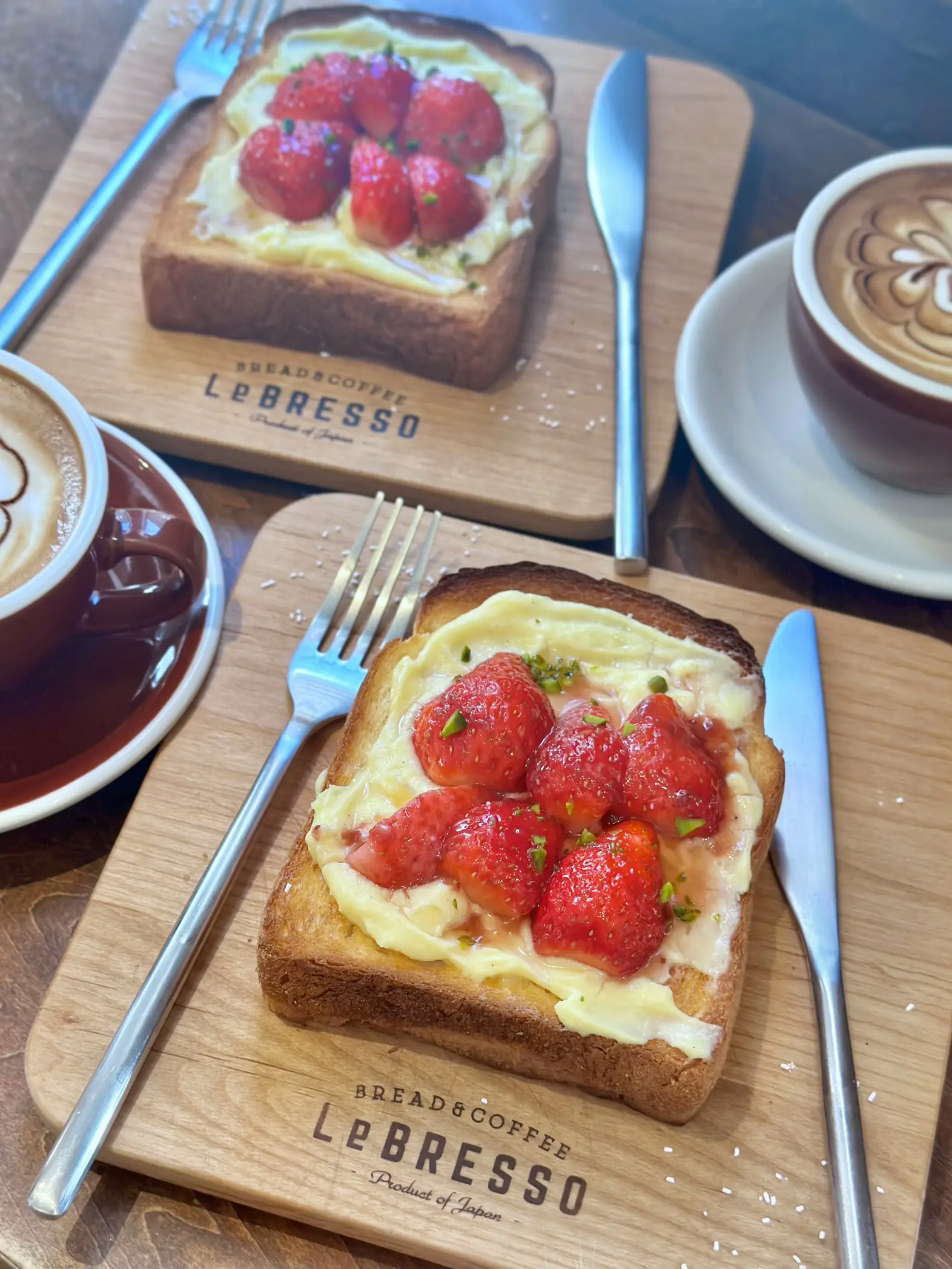 ขนมปังปิ้งกับสตรอเบอร์รี่มากมาย🍓🍞🍽 | แกลเลอรีที่โพสต์โดย AKANE | Lemon8