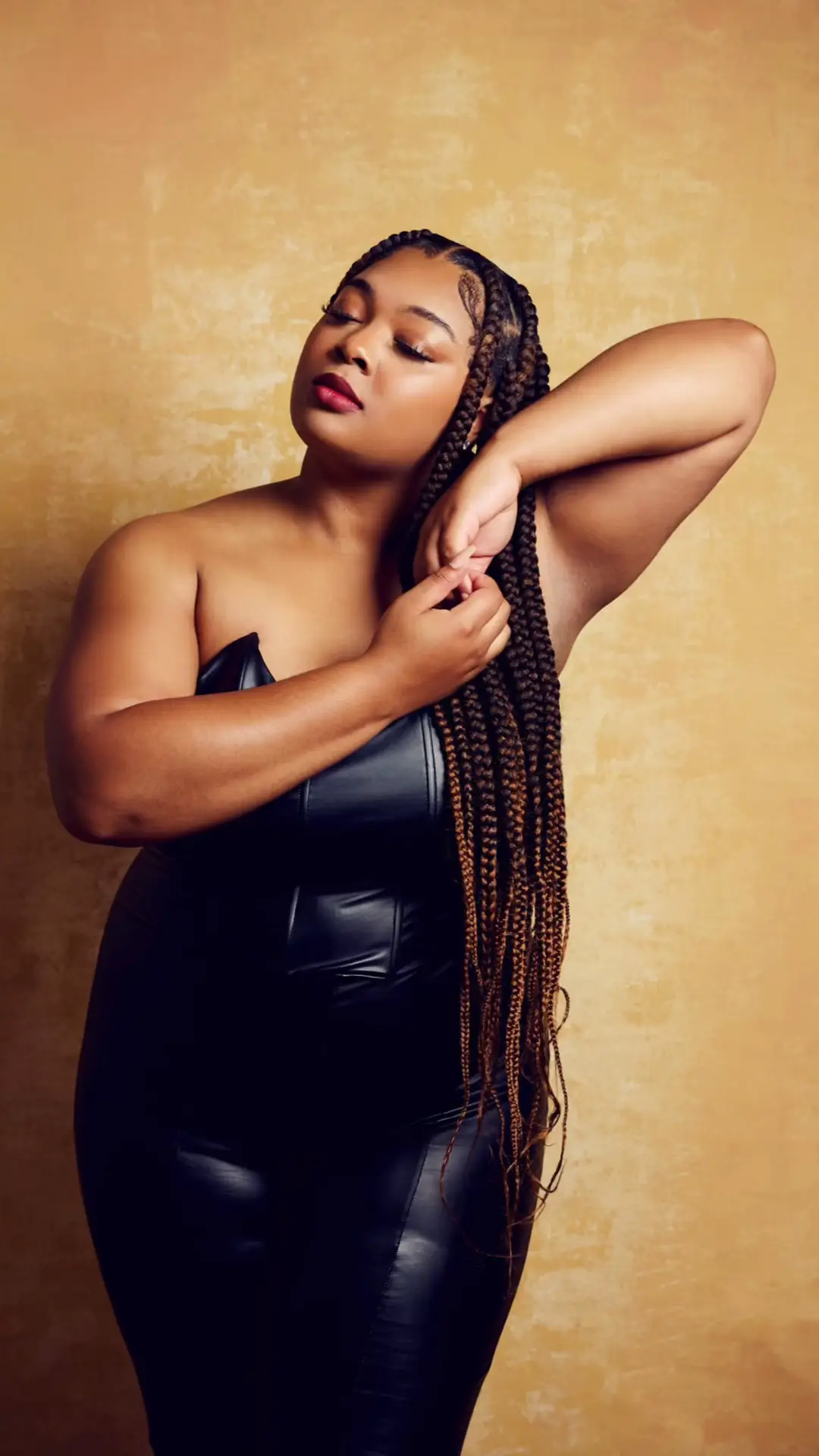 Plus size model studio portraits | วิดีโอที่เผยแพร่โดย Adley Haywood | Lemon8