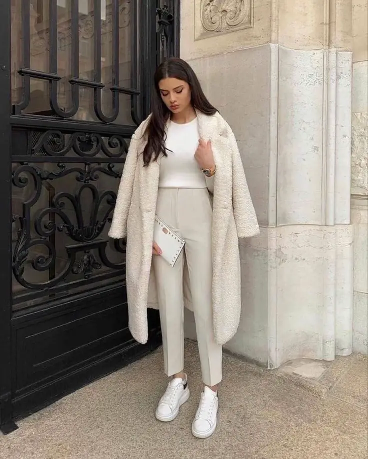 Mastering Monochrome and Layers | แกลเลอรีที่โพสต์โดย Hannah Judd | Lemon8