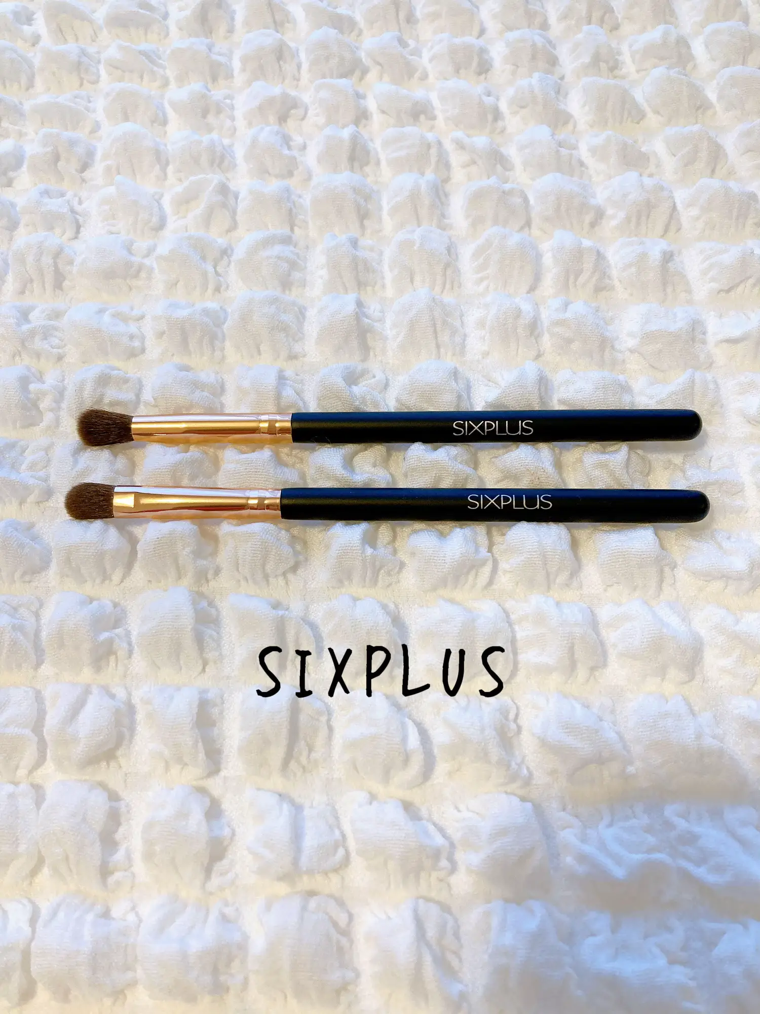 SIXPLUS E01 และ E02 นอกจากนี้สำหรับการแต่งหน้าตาโต | แกลเลอรีที่โพสต์โดย れいか🍋💄ただのコスメ好き | Lemon8