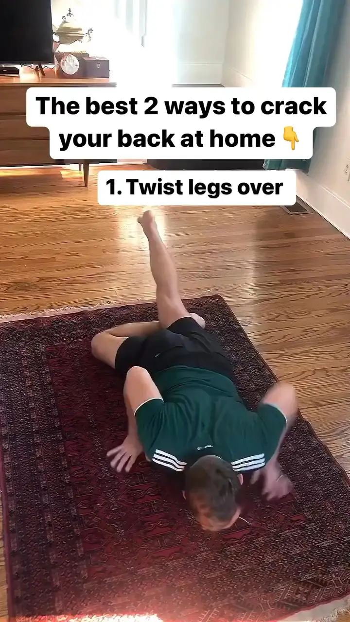 The BEST 2 ways to CRACK your BACK AT HOME | วิดีโอที่เผยแพร่โดย Moore Wellness | Lemon8