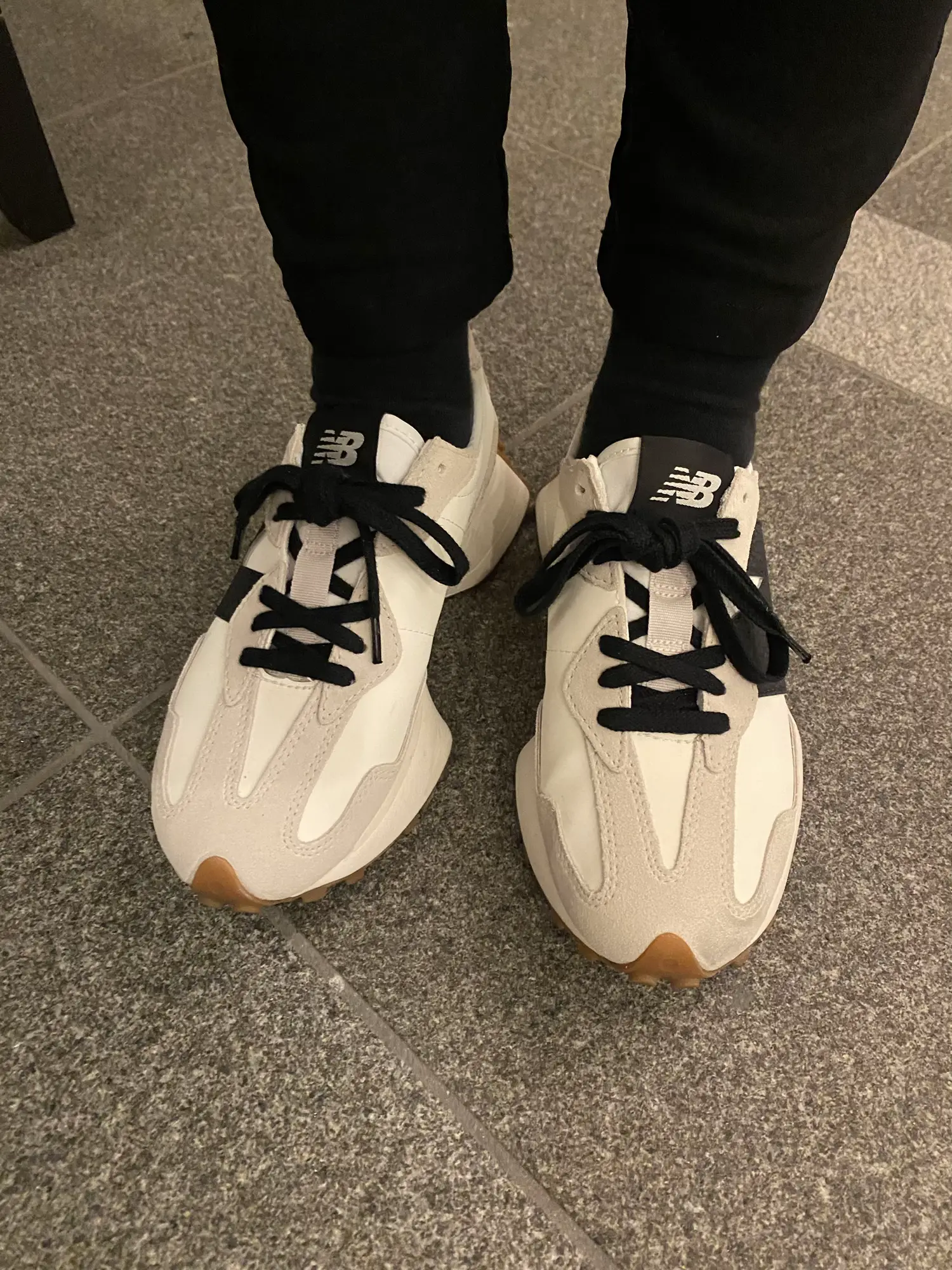 NB 327 monotone | yoyoyopipiが投稿したフォトブック | Lemon8