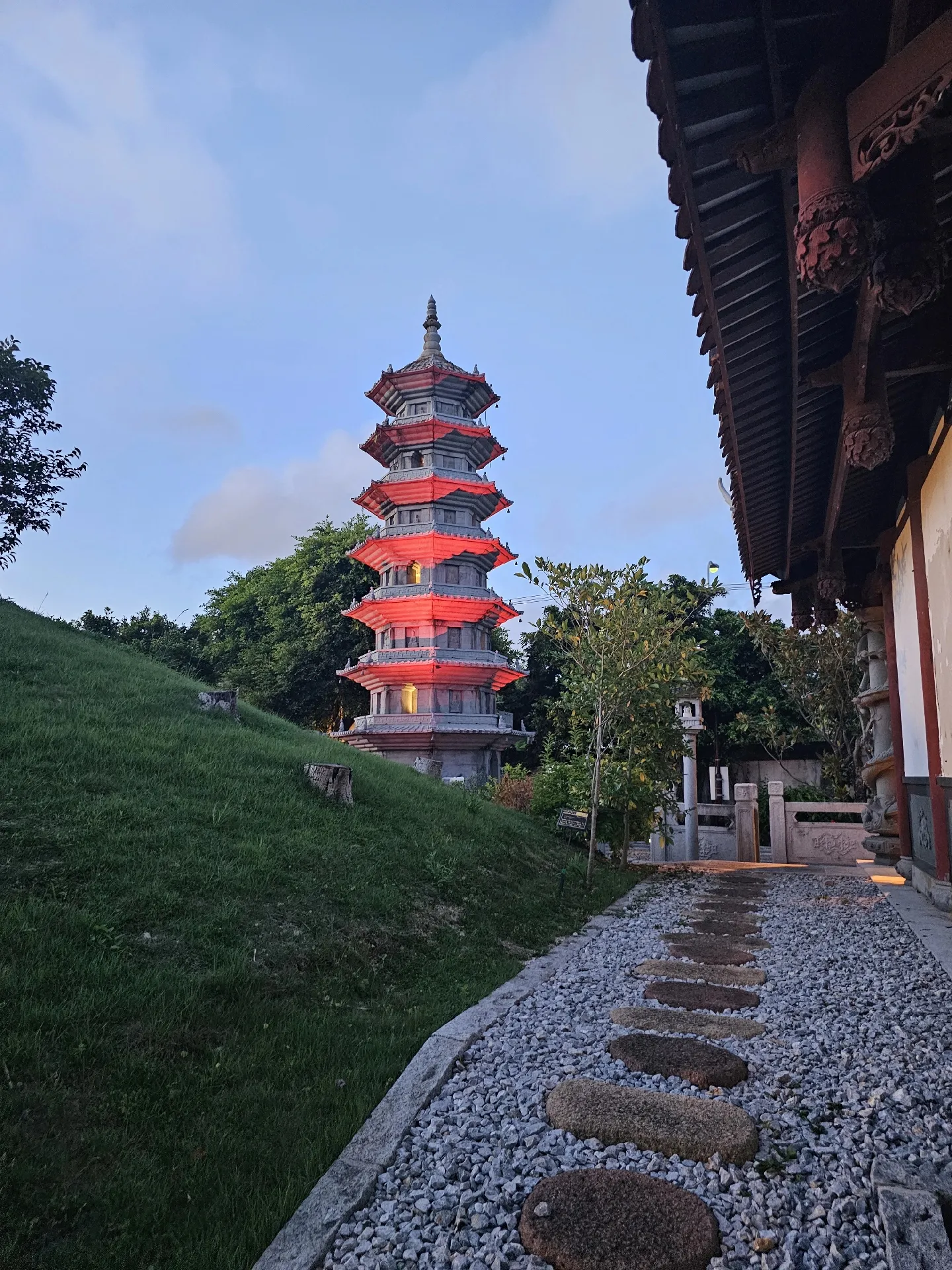 那覇市にある、福州園で夜のお散歩 | n. ayakaが投稿したフォトブック | Lemon8