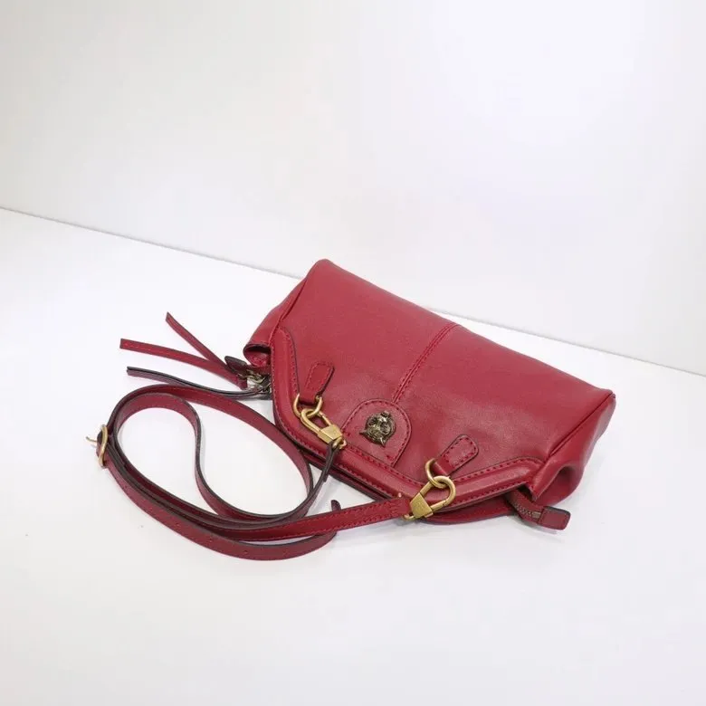 ladies shoulder bag 😉 | แกลเลอรีที่โพสต์โดย Daniel Finds | Lemon8