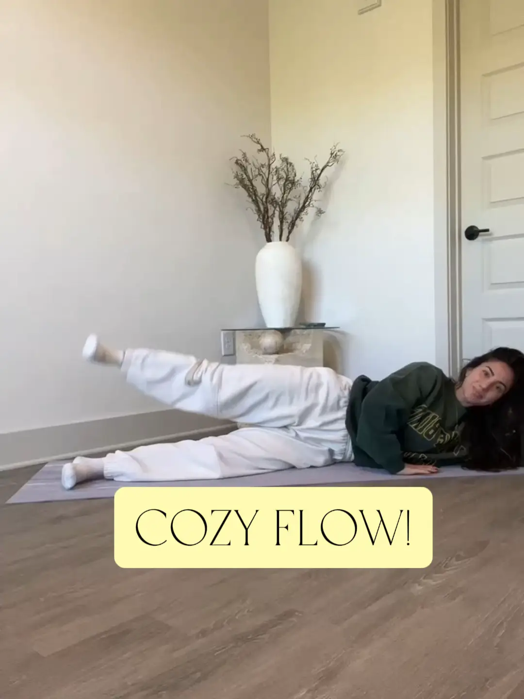 Cozy flow workout!! | วิดีโอที่เผยแพร่โดย Ericka Taylor | Lemon8