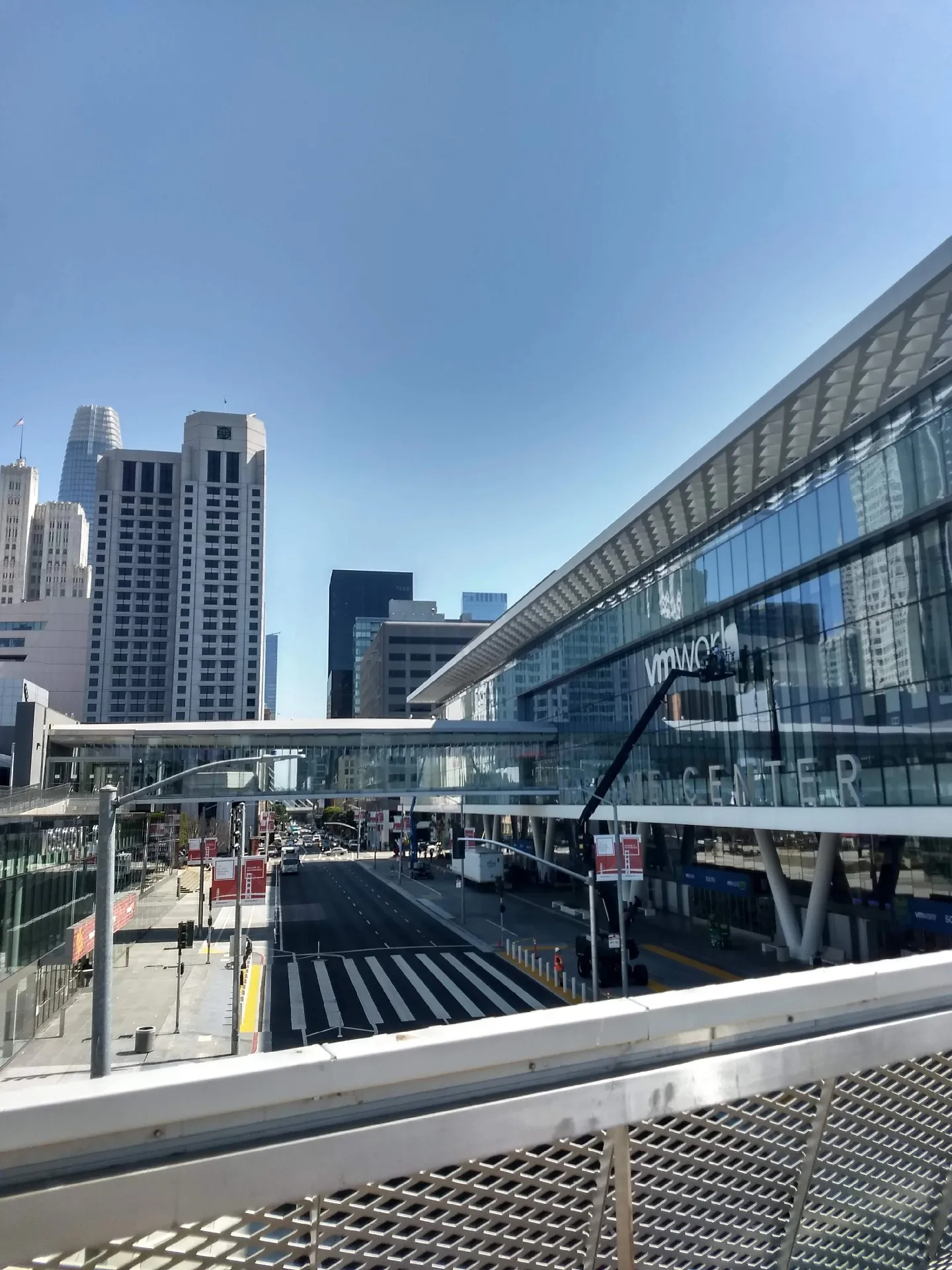 🚗📷 passing thru into the city | แกลเลอรีที่โพสต์โดย Krissy | Lemon8