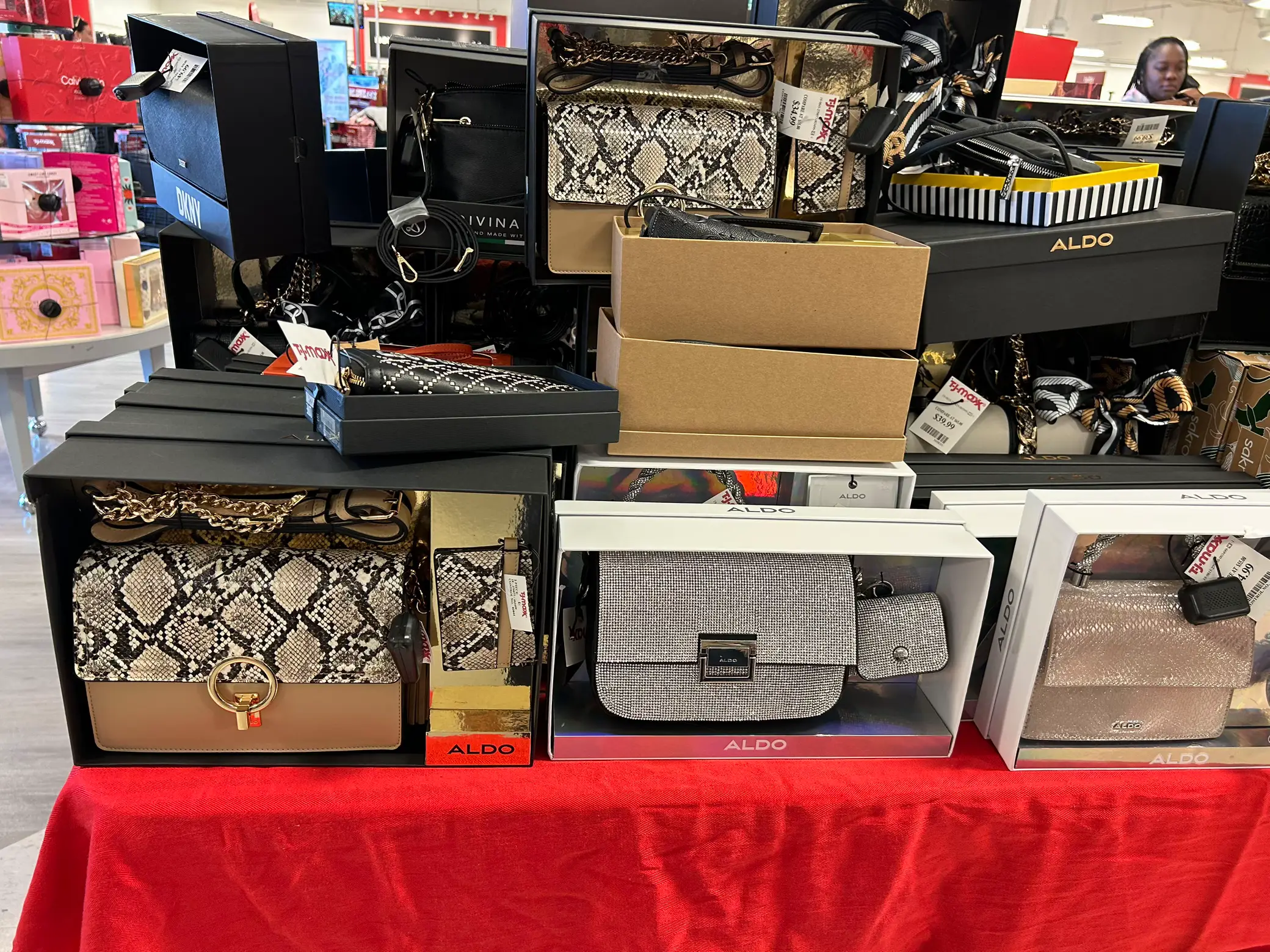 Deals on accessories | Galeri disiarkan oleh divine_elegance | Lemon8