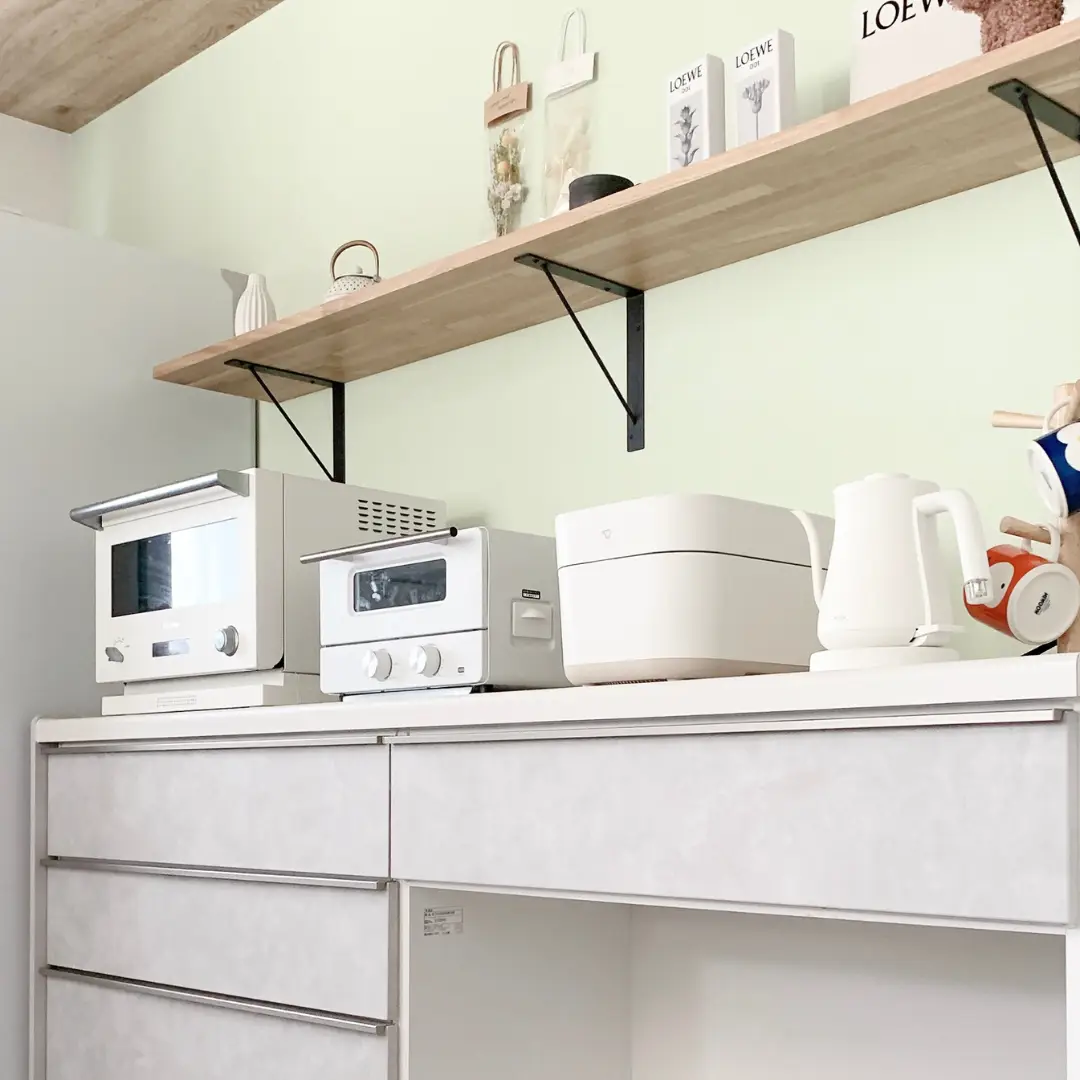 ホワイトスタッコ×パステルグリーン😳💭 | HARUTAS |キッチン収納が投稿したフォトブック | Lemon8