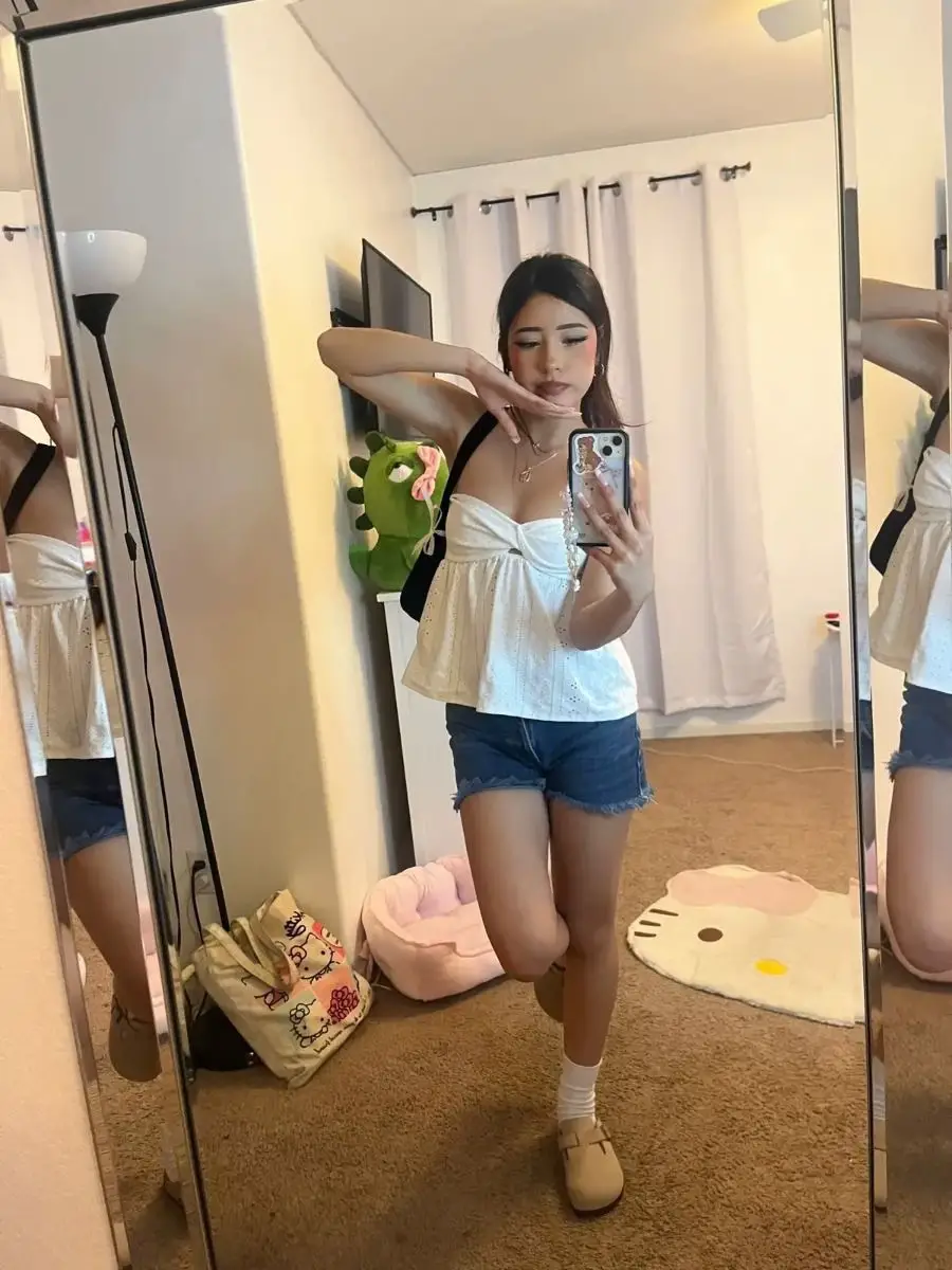 no crop top outfit inspo!! 🥰 | Gallery posted by lina | Lemon8