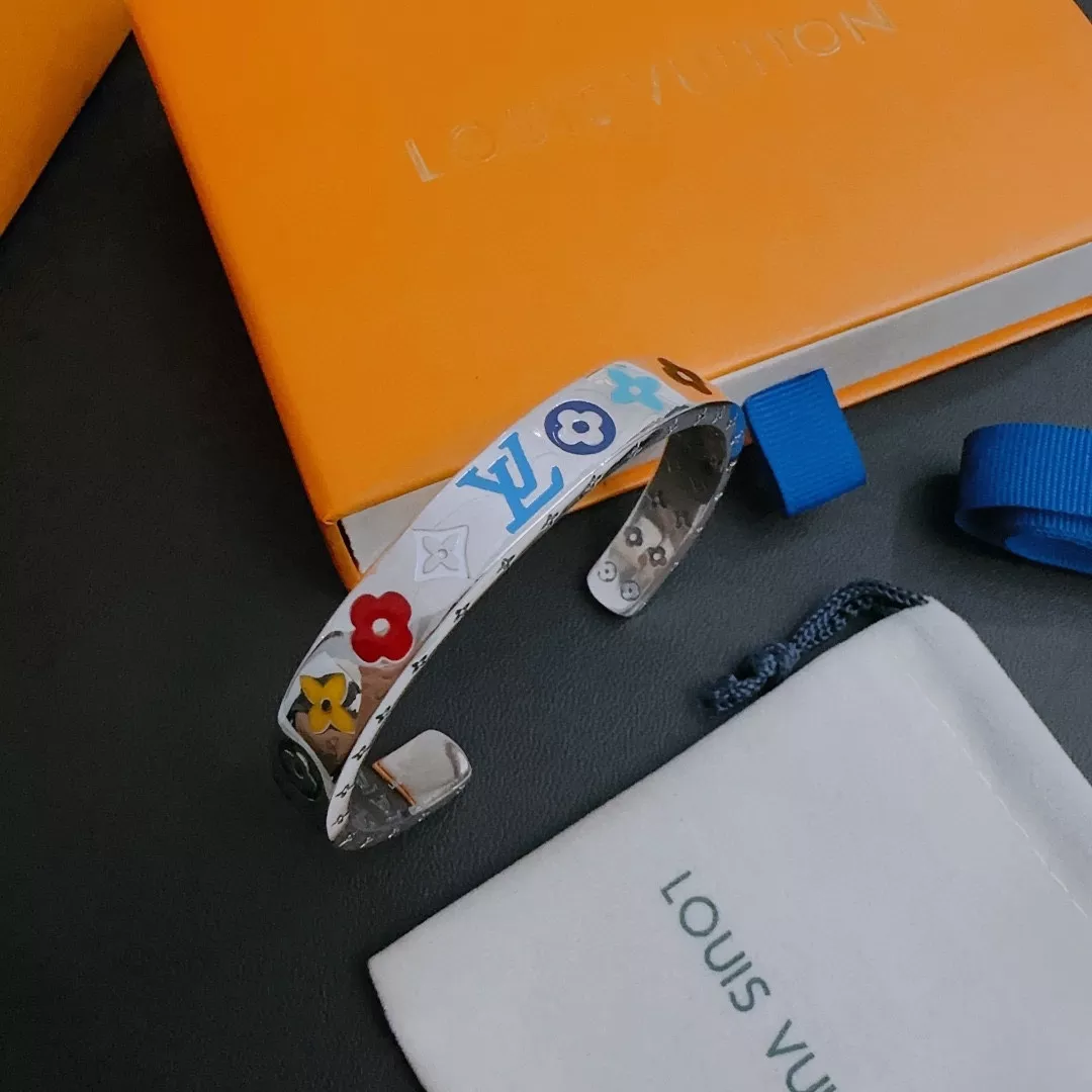 #LOUIS VUITTON #ブレス | Janel Kellyが投稿したフォトブック | Lemon8