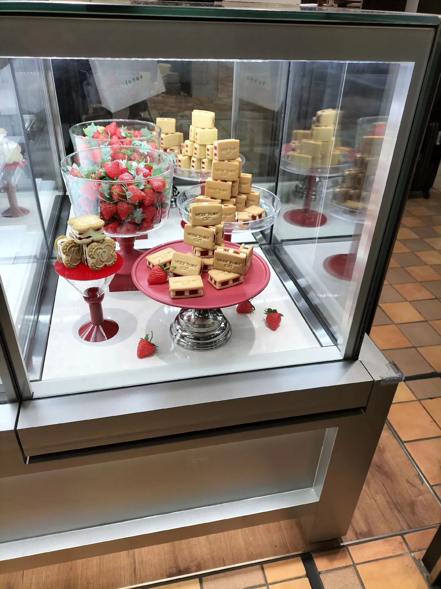 VERY RUBY CUT ชินากาว่า | แกลเลอรีที่โพสต์โดย displayquon | Lemon8