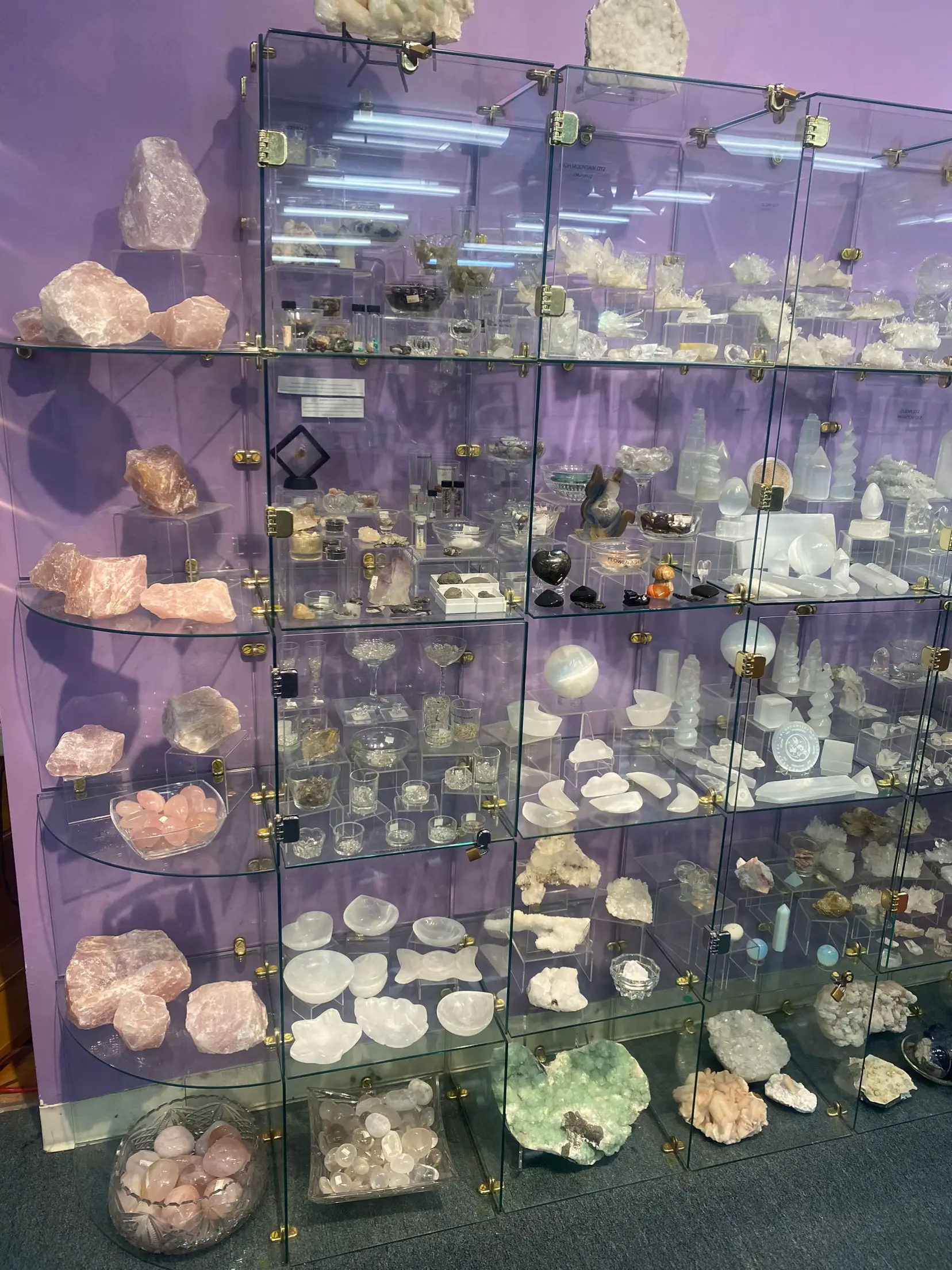 crystal stores 🔮💎 | แกลเลอรีที่โพสต์โดย shayna belle | Lemon8