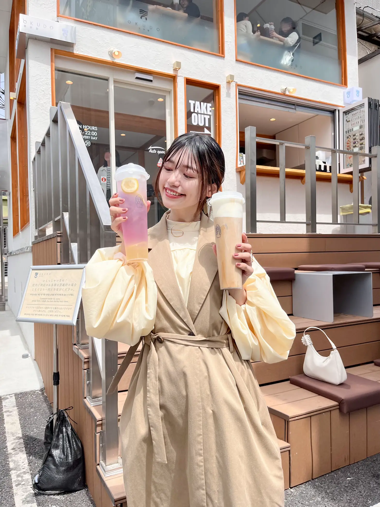 【850mlのメガドリンク！？😳】過去1大きいドリンク🥤のび〜るチーズのソボロパン🤤 | 🍨すみれが投稿したフォトブック | Lemon8