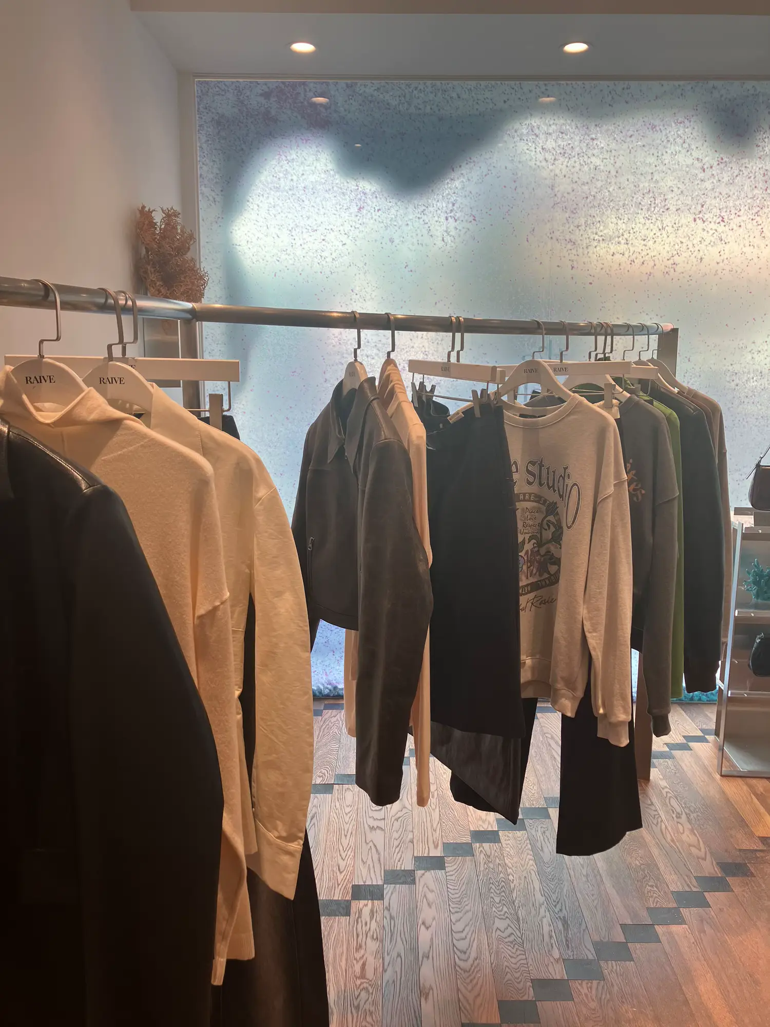 📍韓国ブランド offline shop 聖水スポットRAIVE STUDIO | ruru🐣が投稿したフォトブック | Lemon8