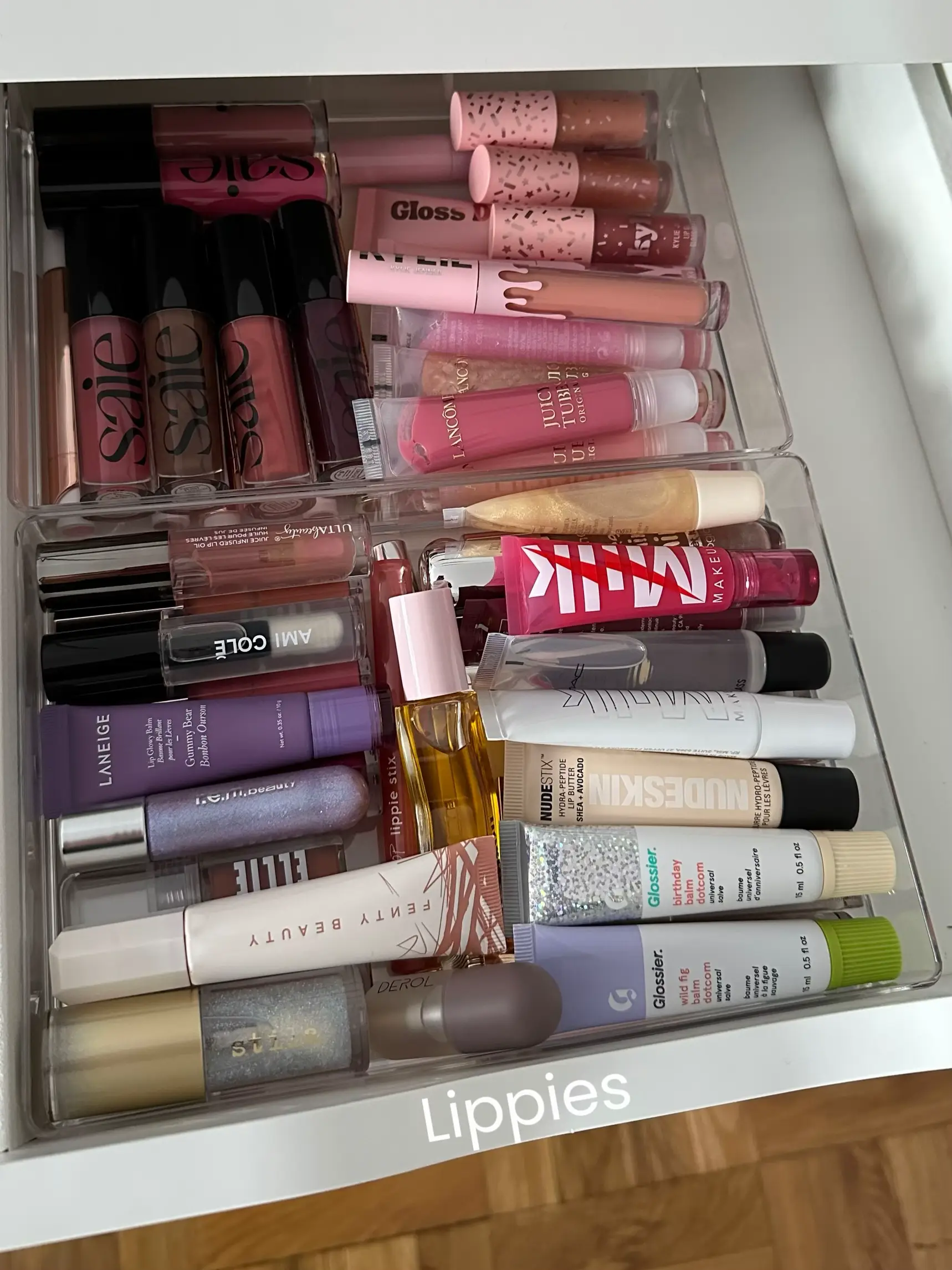 A Tour of my Vanity & Makeup Collection | แกลเลอรีที่โพสต์โดย Sophia ...