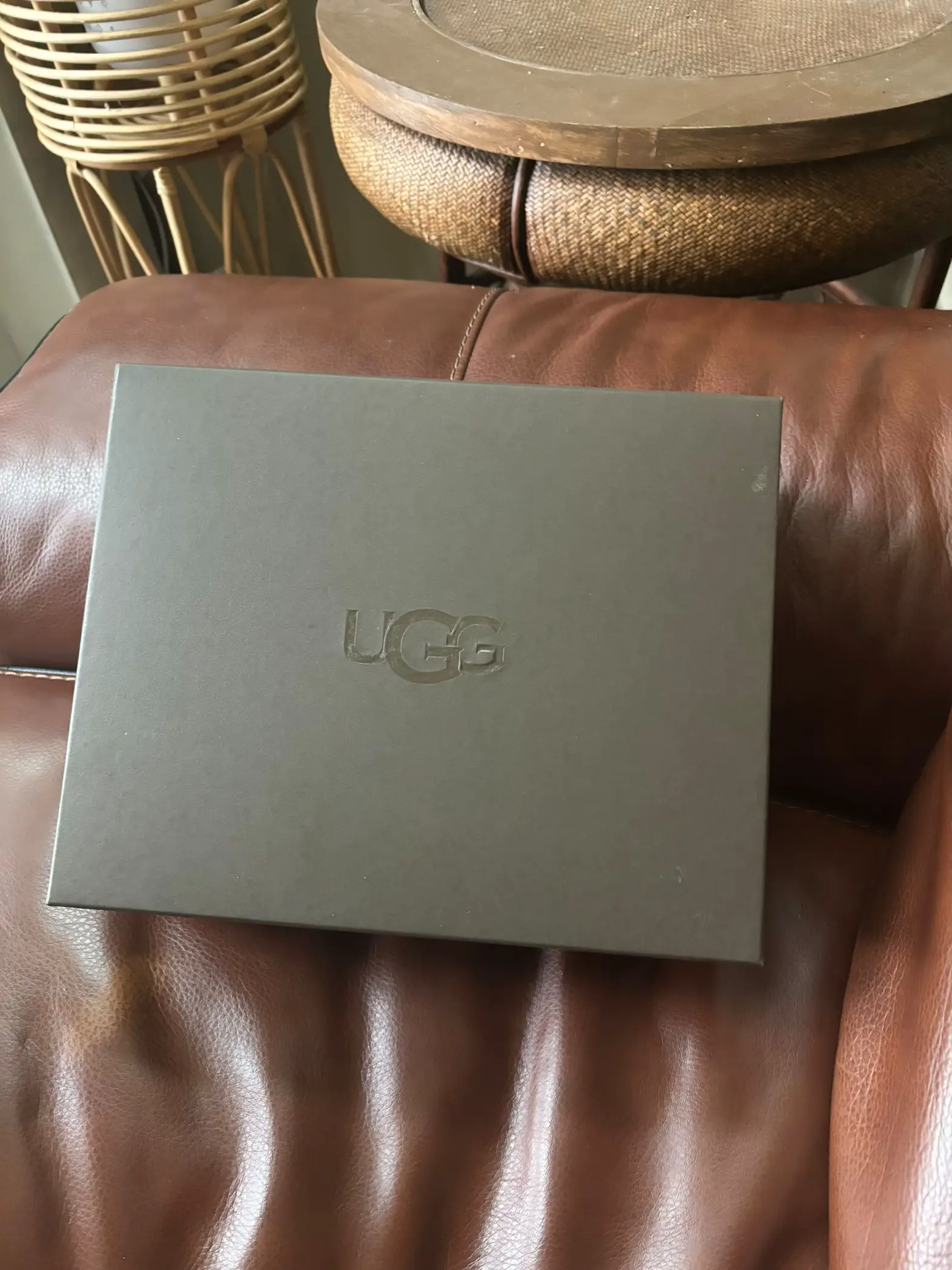 Ugg unboxing 🥰 | Gallery posted by Saintbooktok | Lemon8